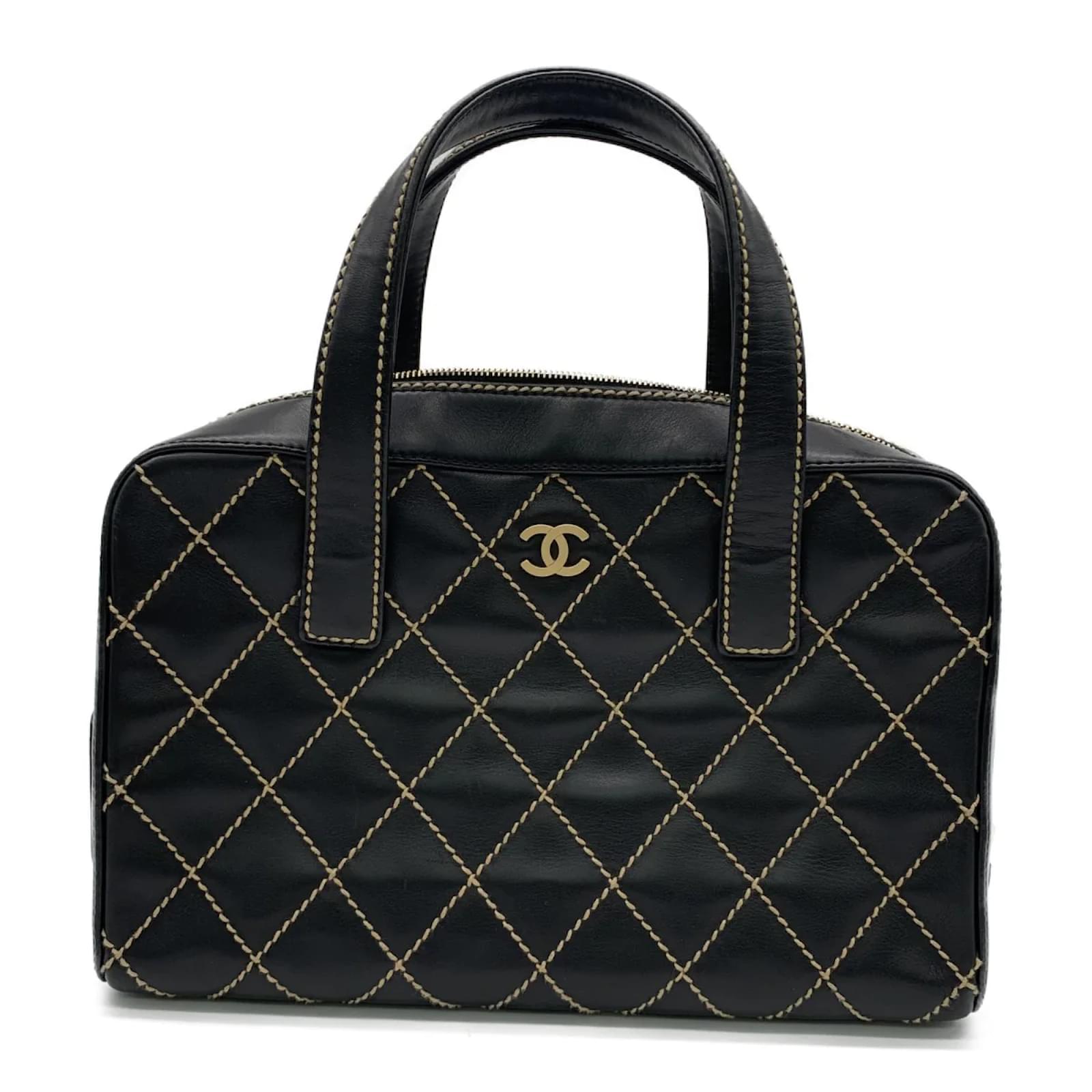 Chanel CC Wild Stitch Handbag Black Leather Lambskin ref.845604 - Joli ...