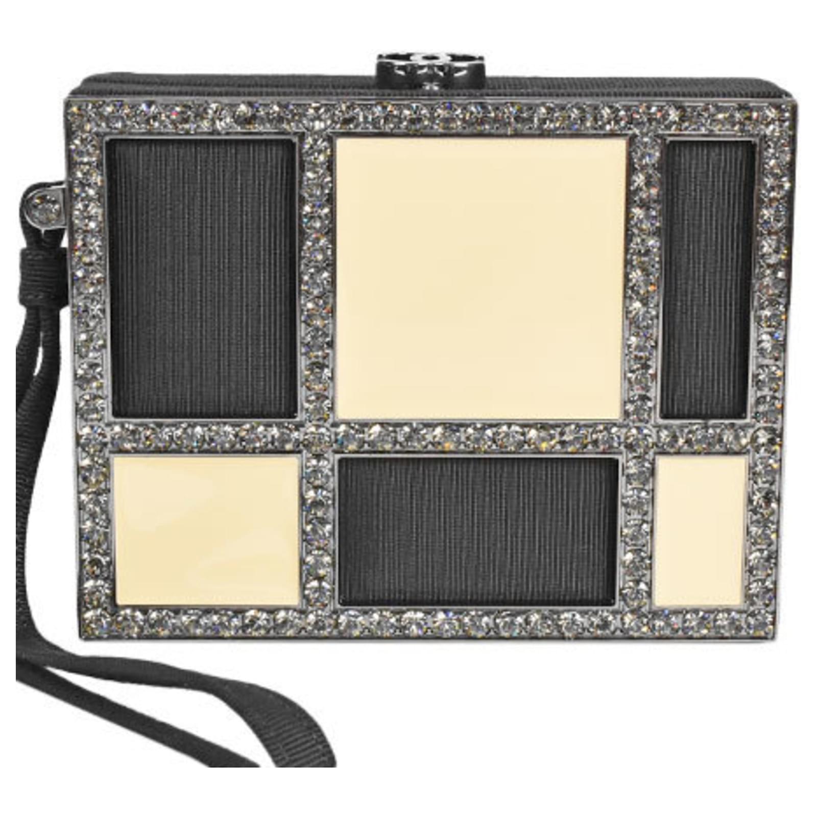 Chanel Beige Plastic ref.847339 - Joli Closet