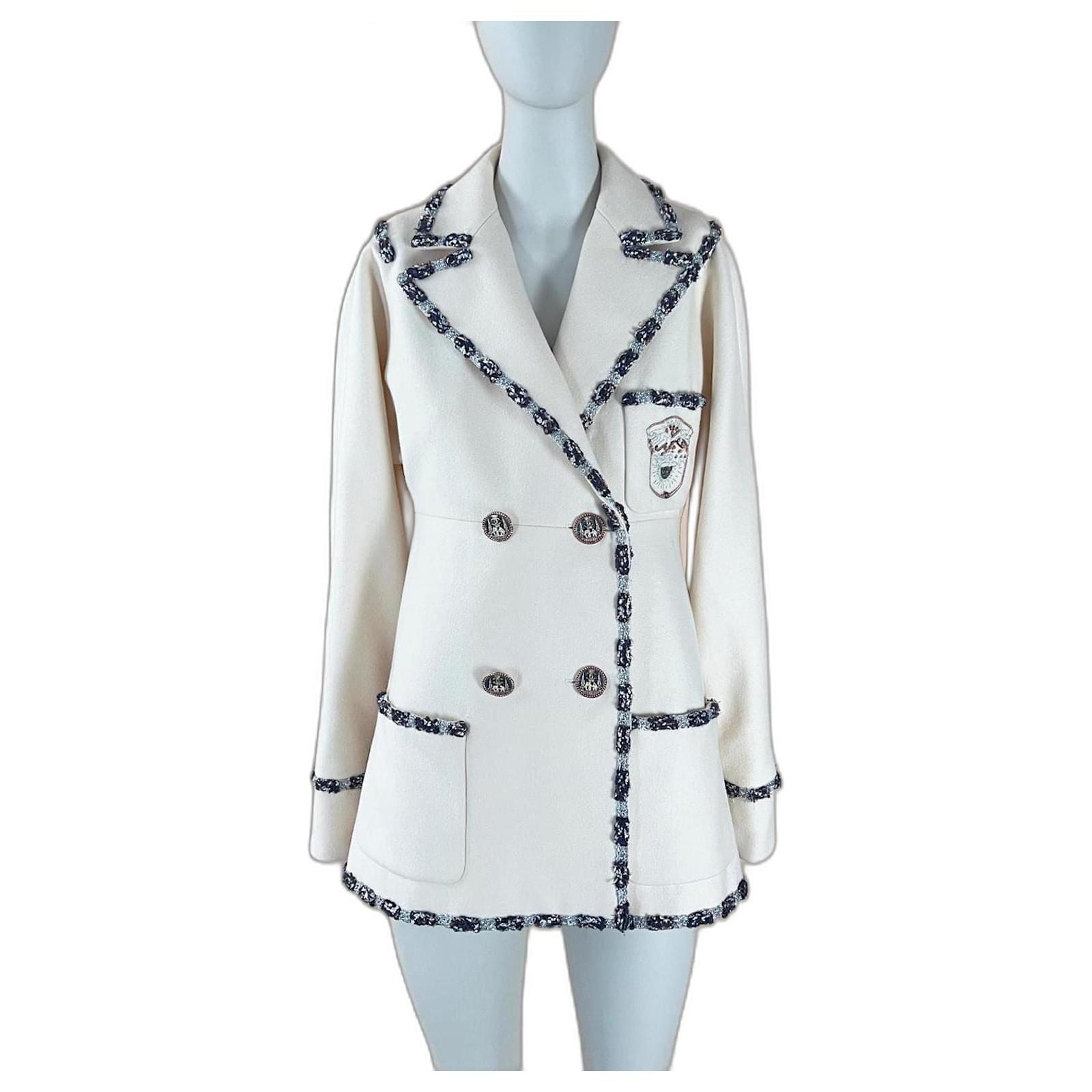 Chanel Rare CC Patch Jacket Cream Wool ref.852778 - Joli Closet