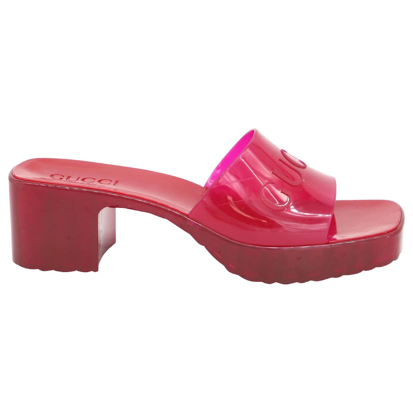 Gucci Logo Embossed Slide Sandals in Pink Rubber ref.862162 - Joli Closet