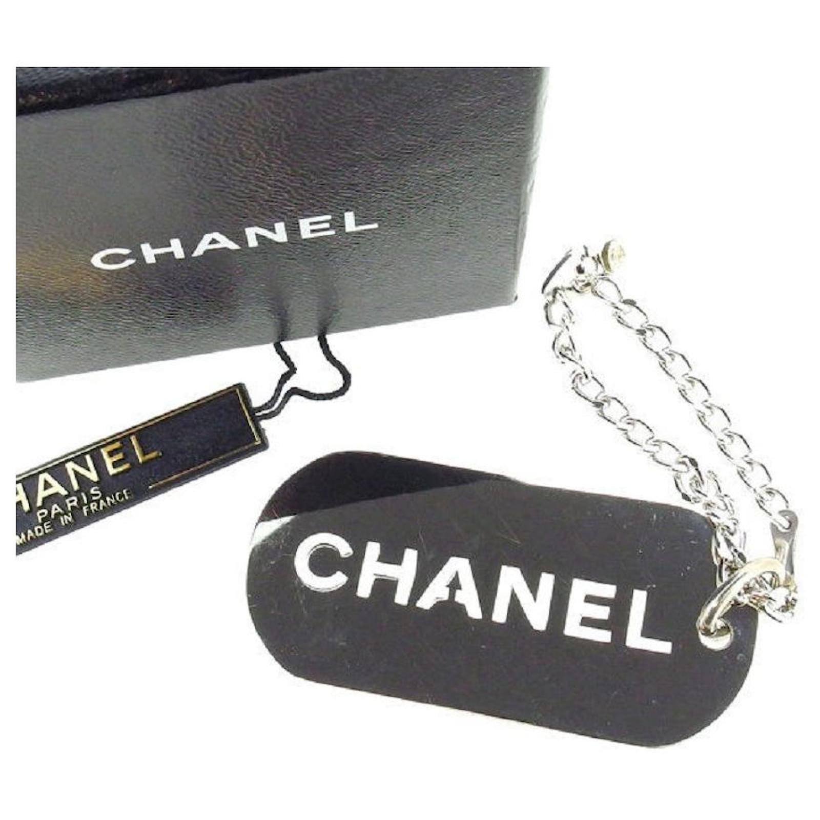 *Chanel Vintage Logo Plate Silver Key Holder Silver hardware ref.869191 ...
