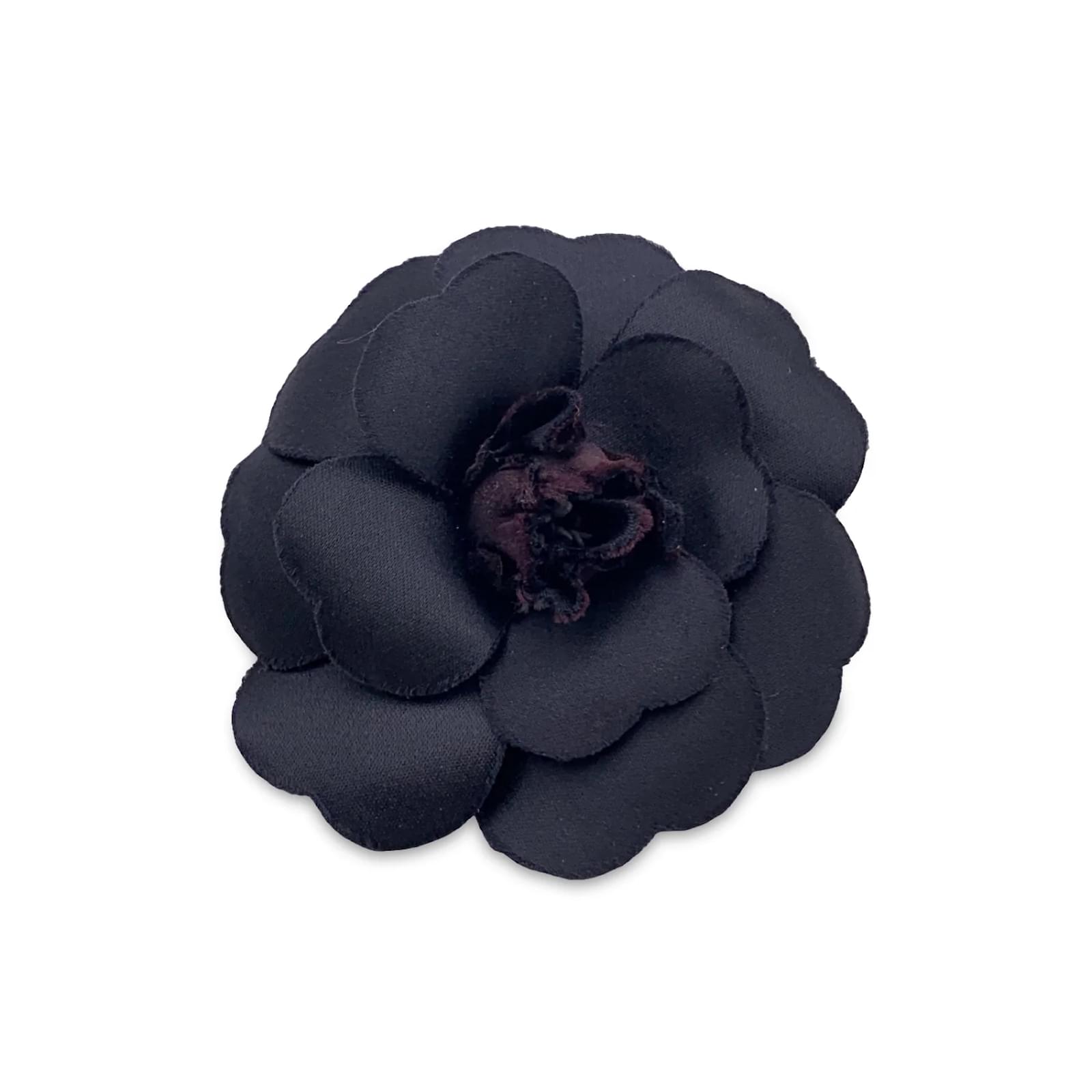 Chanel Broche fleur de soie noire vintage Camelia Camellia ref.871979 ...