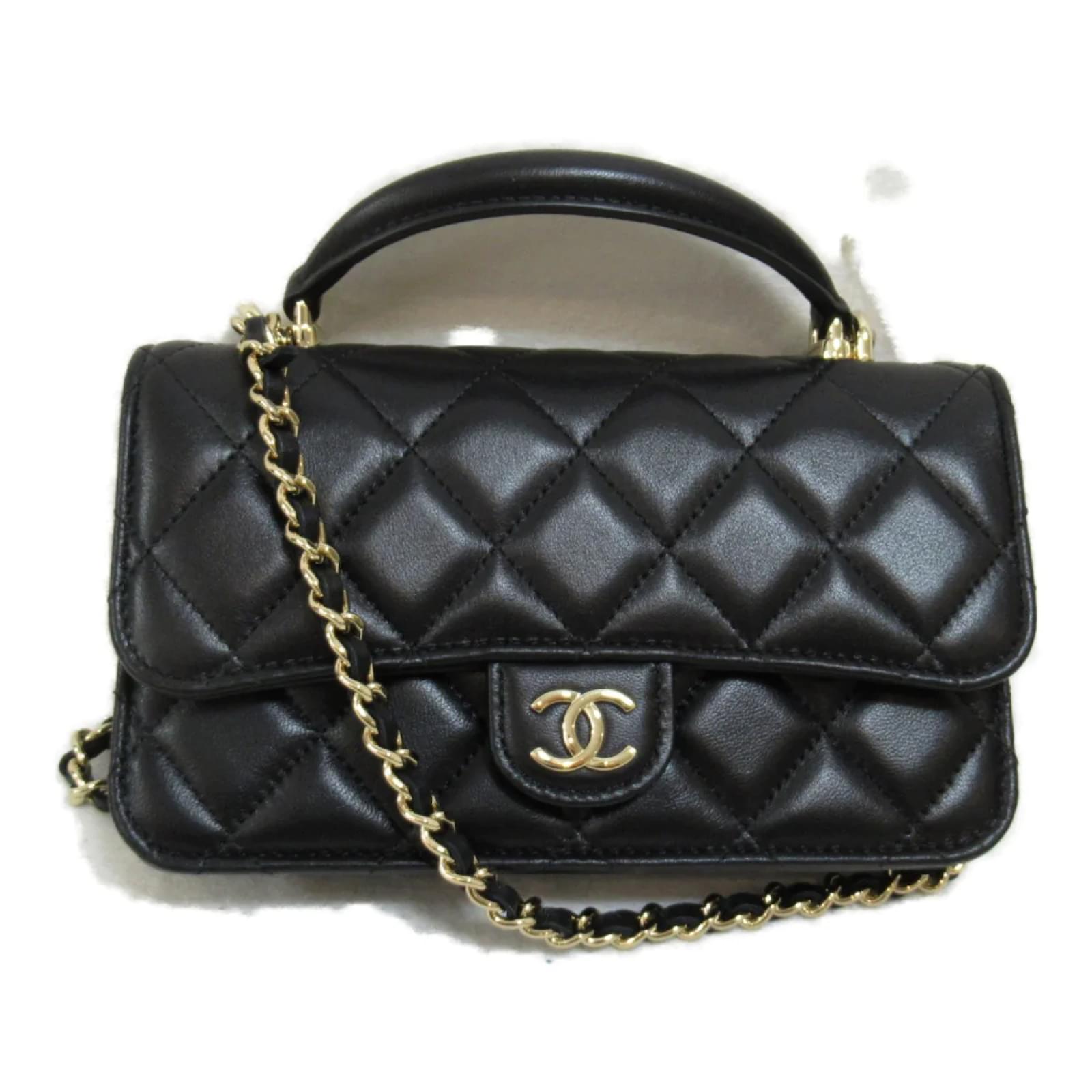 Chanel Sac à rabat en cuir matelassé CC Cuir d'agneau Noir ref.872022 ...