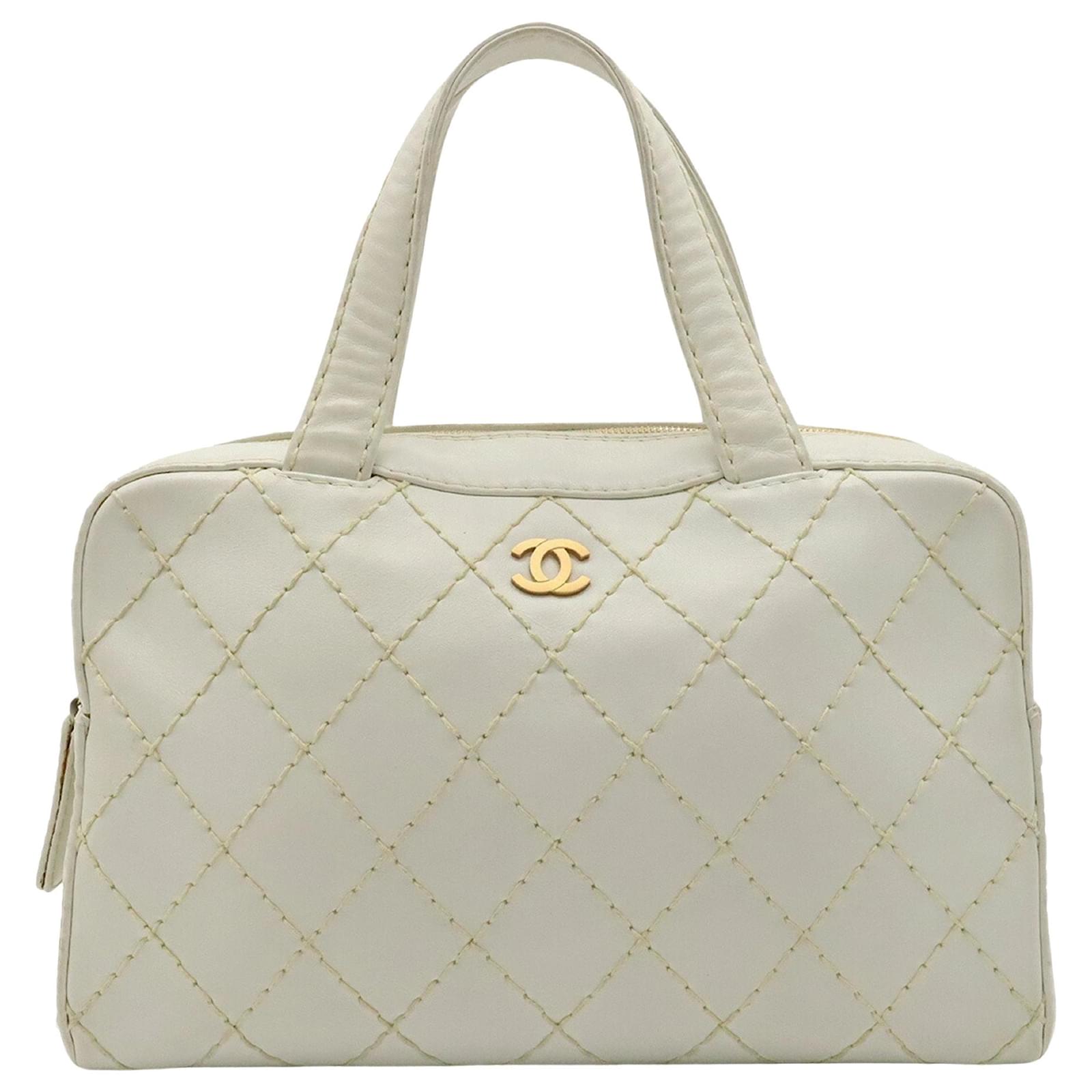 Classique Chanel Stitch Sauvage Cuir Blanc ref.874879 - Joli Closet