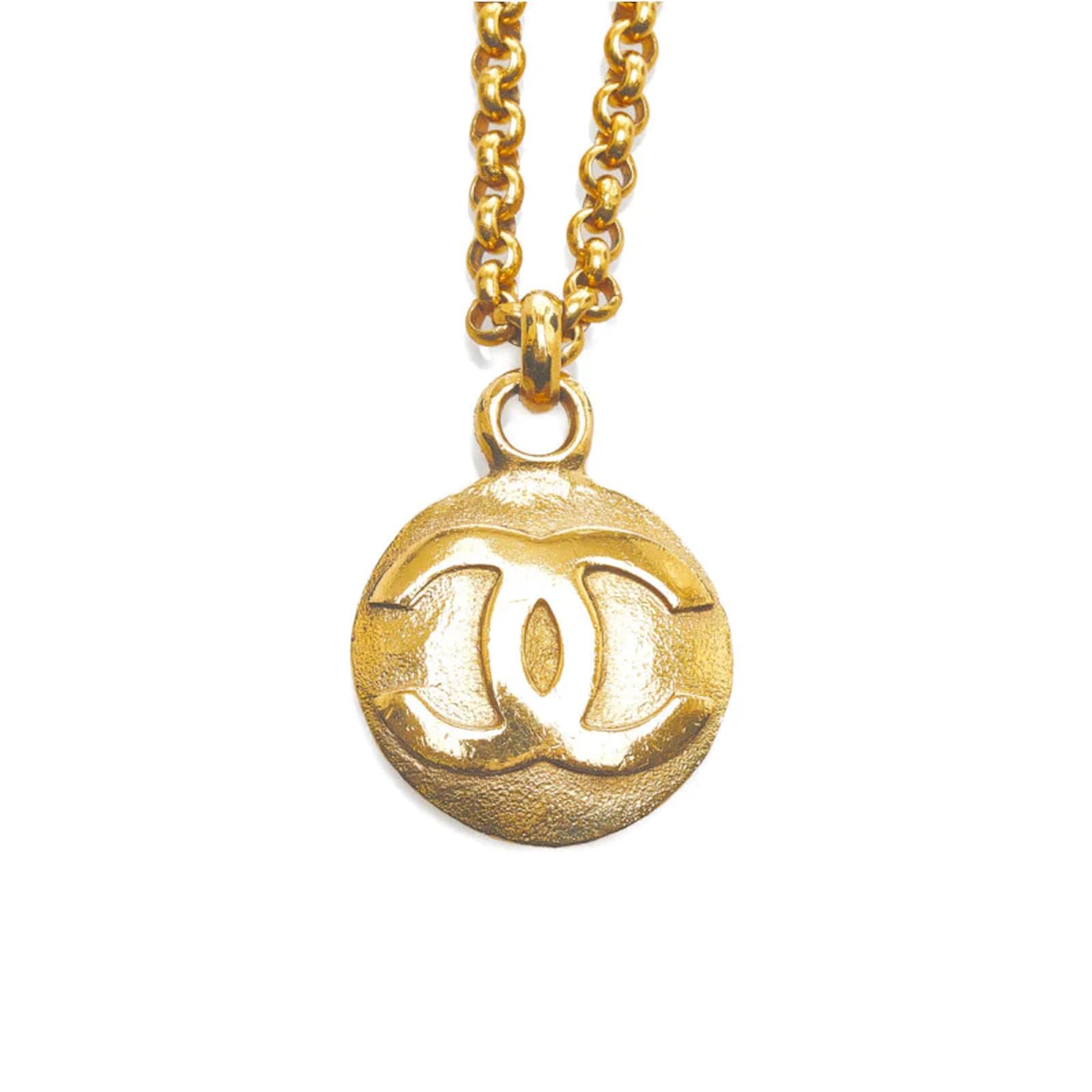 Chanel CC logo pendant necklace Golden Metal ref.895555 - Joli Closet