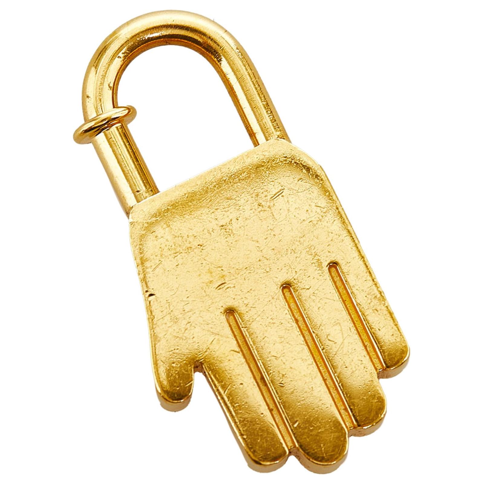 Hermès Hermes Or Annee De La Main Cadena Lock Charm Métal Doré ref ...