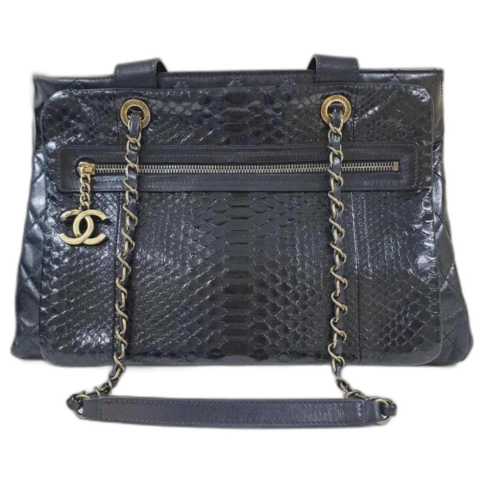Chanel Black Python Quilted Lambskin Tote Bag Leather ref.918695 - Joli ...