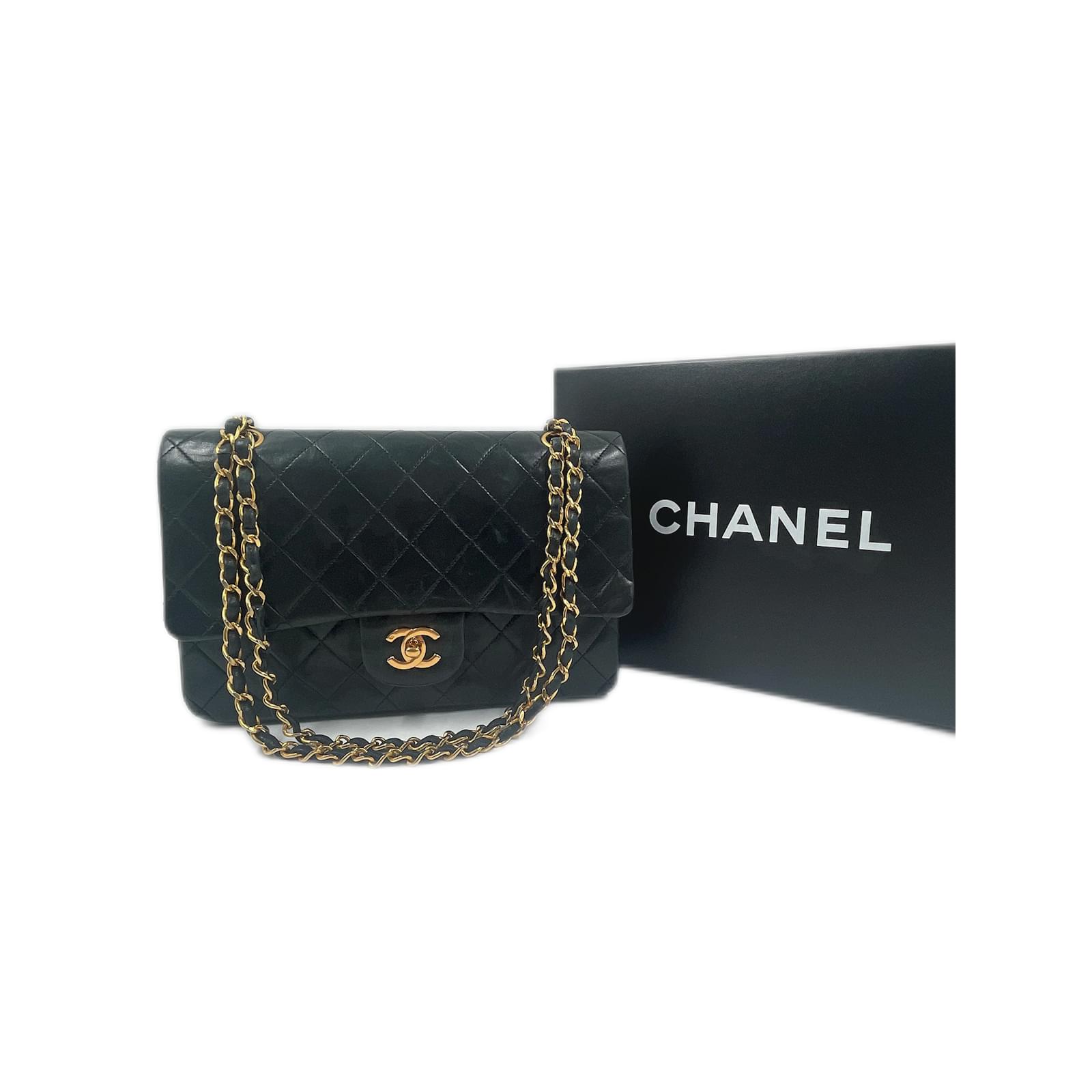 Black Leather Chanel Medium Flap Bag ref.924451 - Joli Closet