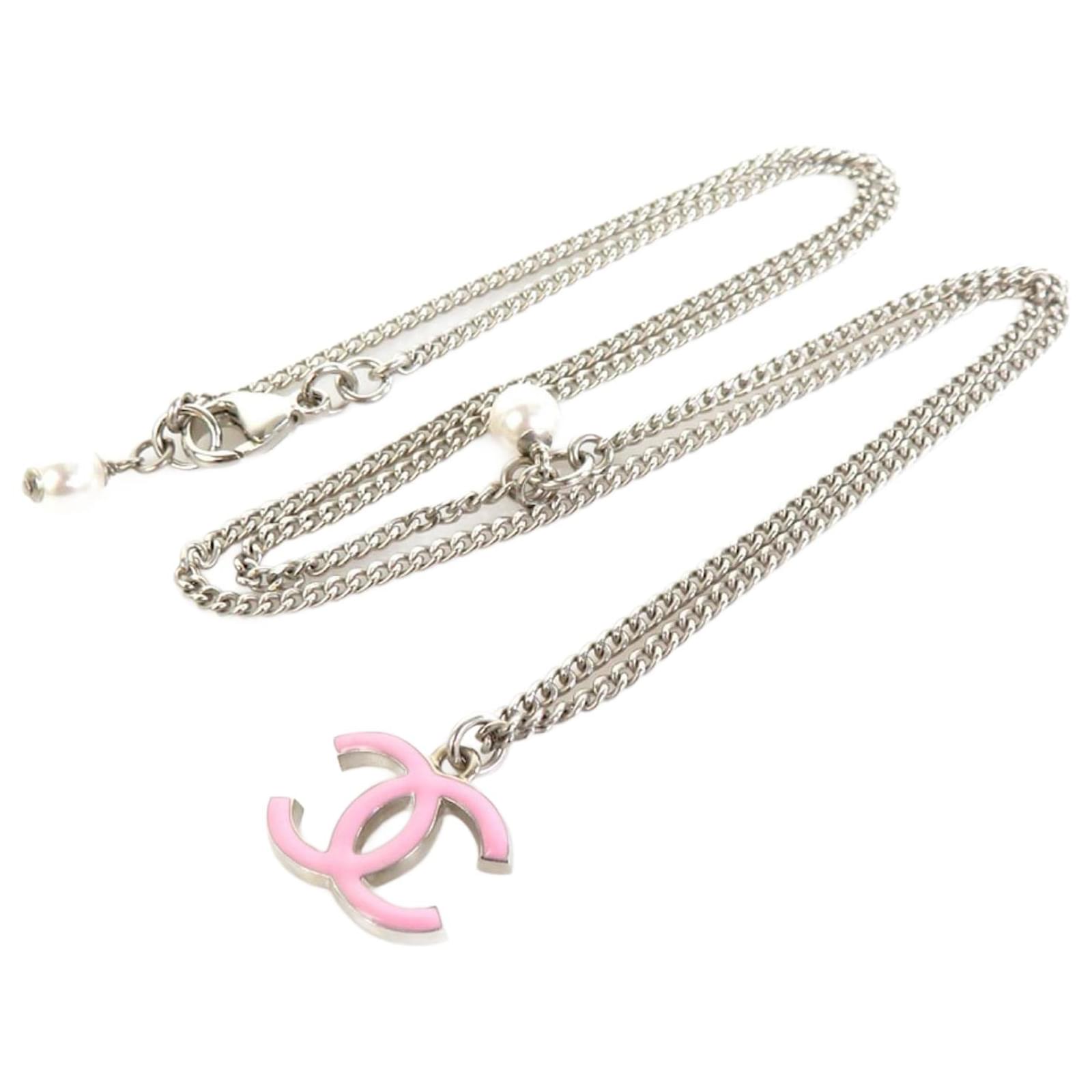 Timeless Chanel Logo CC Pink Metal ref.926905 - Joli Closet