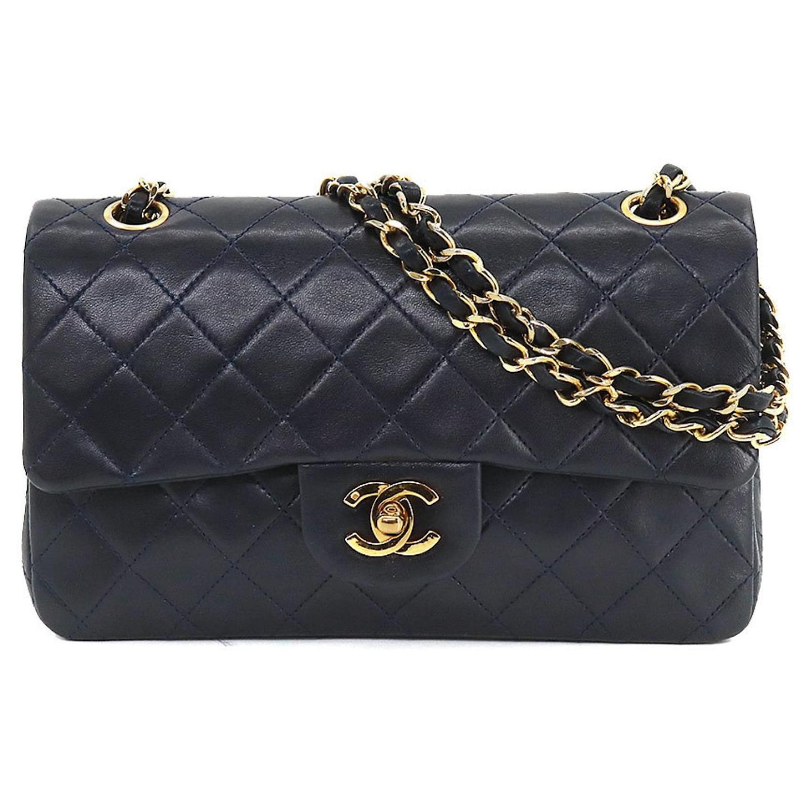 Timeless Chanel Classic Flap Navy blue Leather ref.929711 - Joli Closet