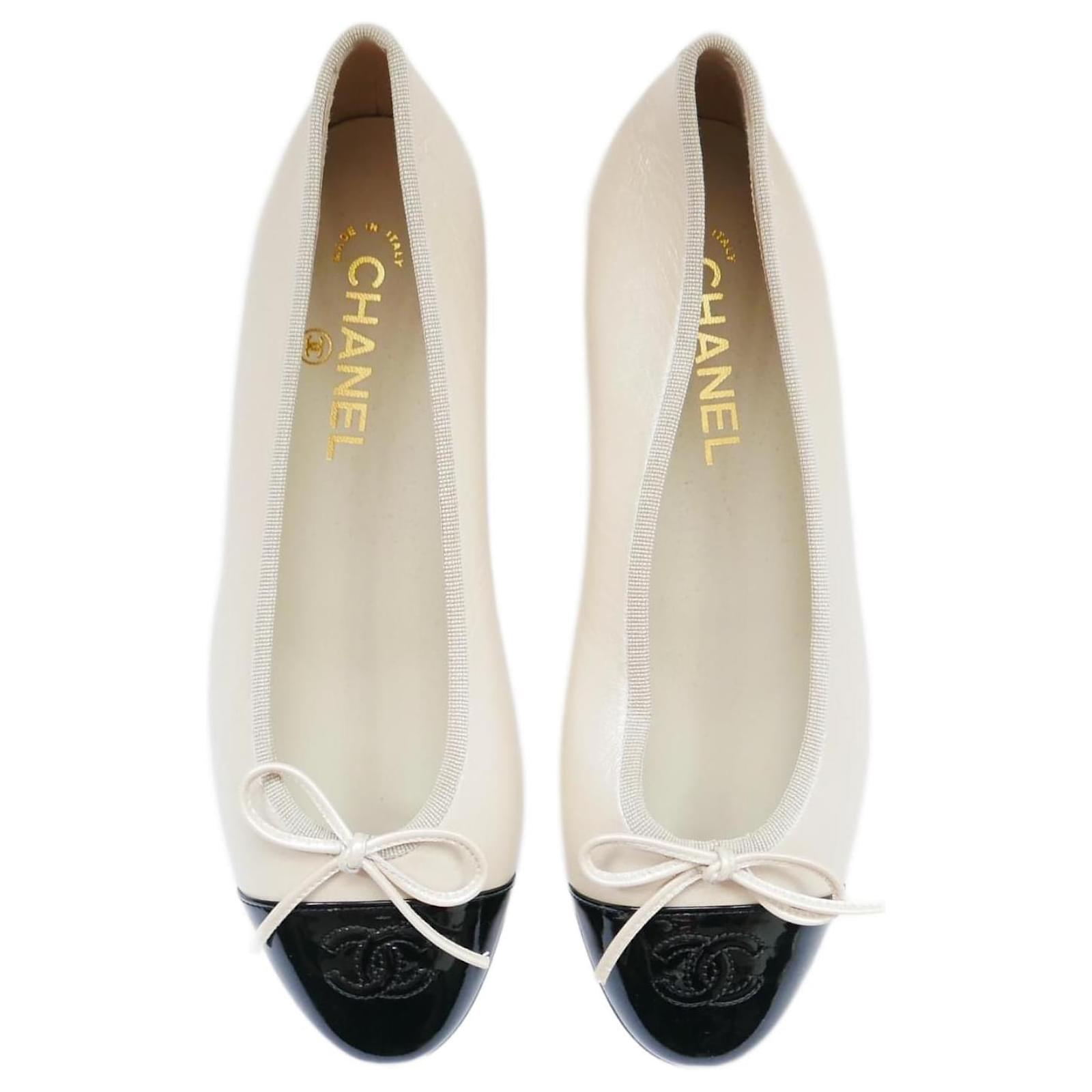 Chanel ballet pumps ivory pearl & black leather Cream ref.944856 - Joli ...
