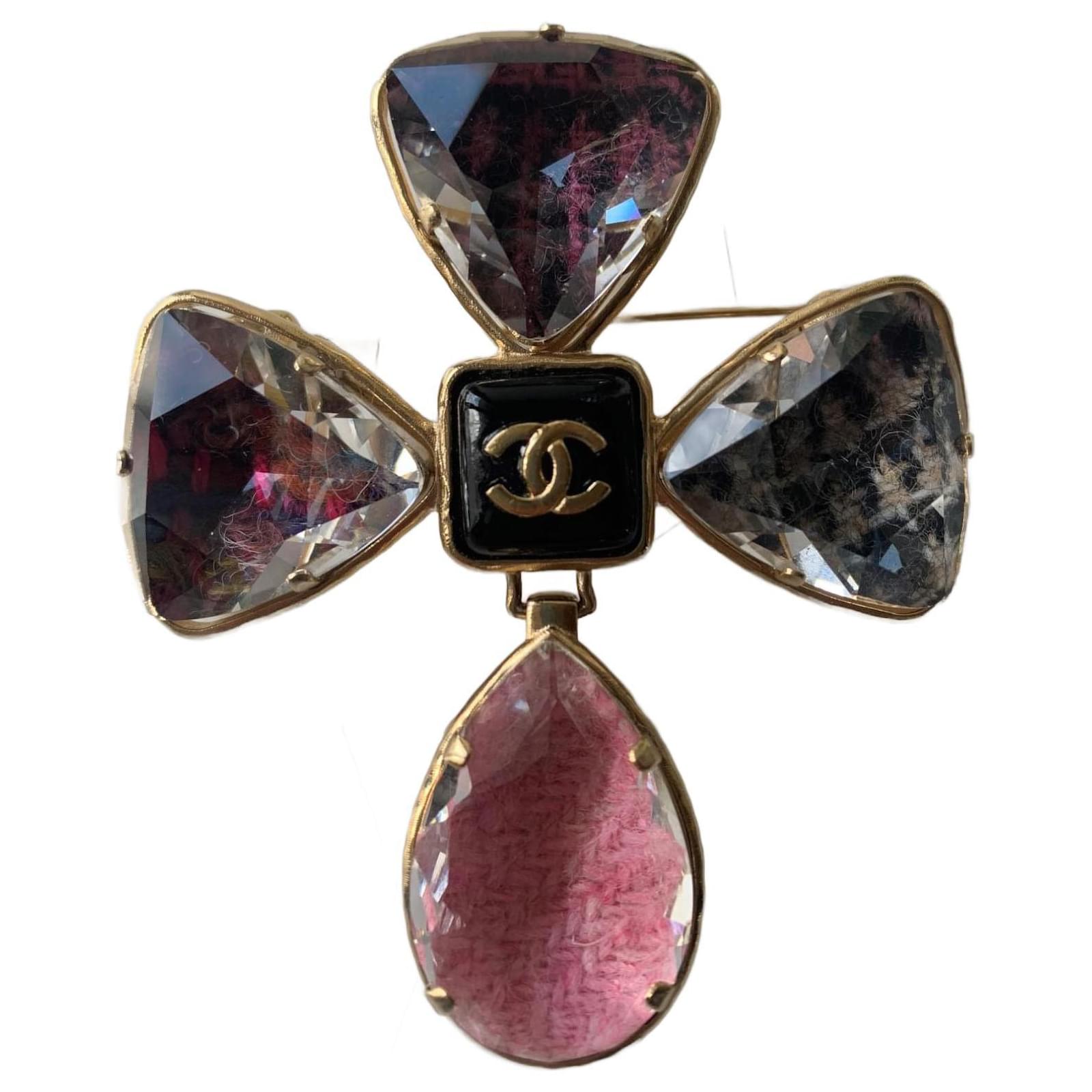 Chanel Pins & brooches Multiple colors Golden Metal ref.949102 - Joli ...