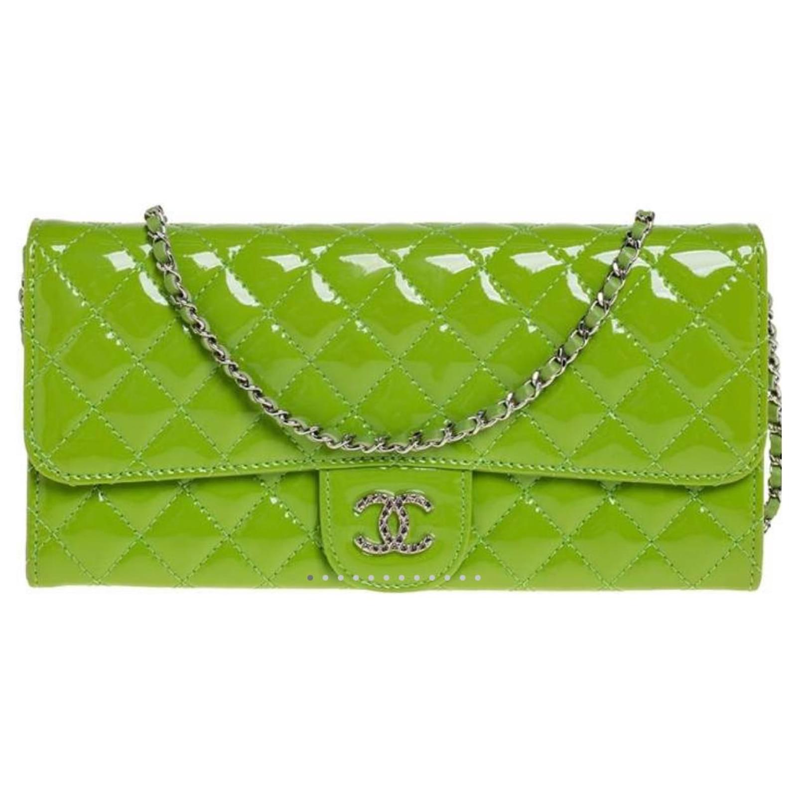 Chanel Handbags Light green Leather ref.966921 - Joli Closet