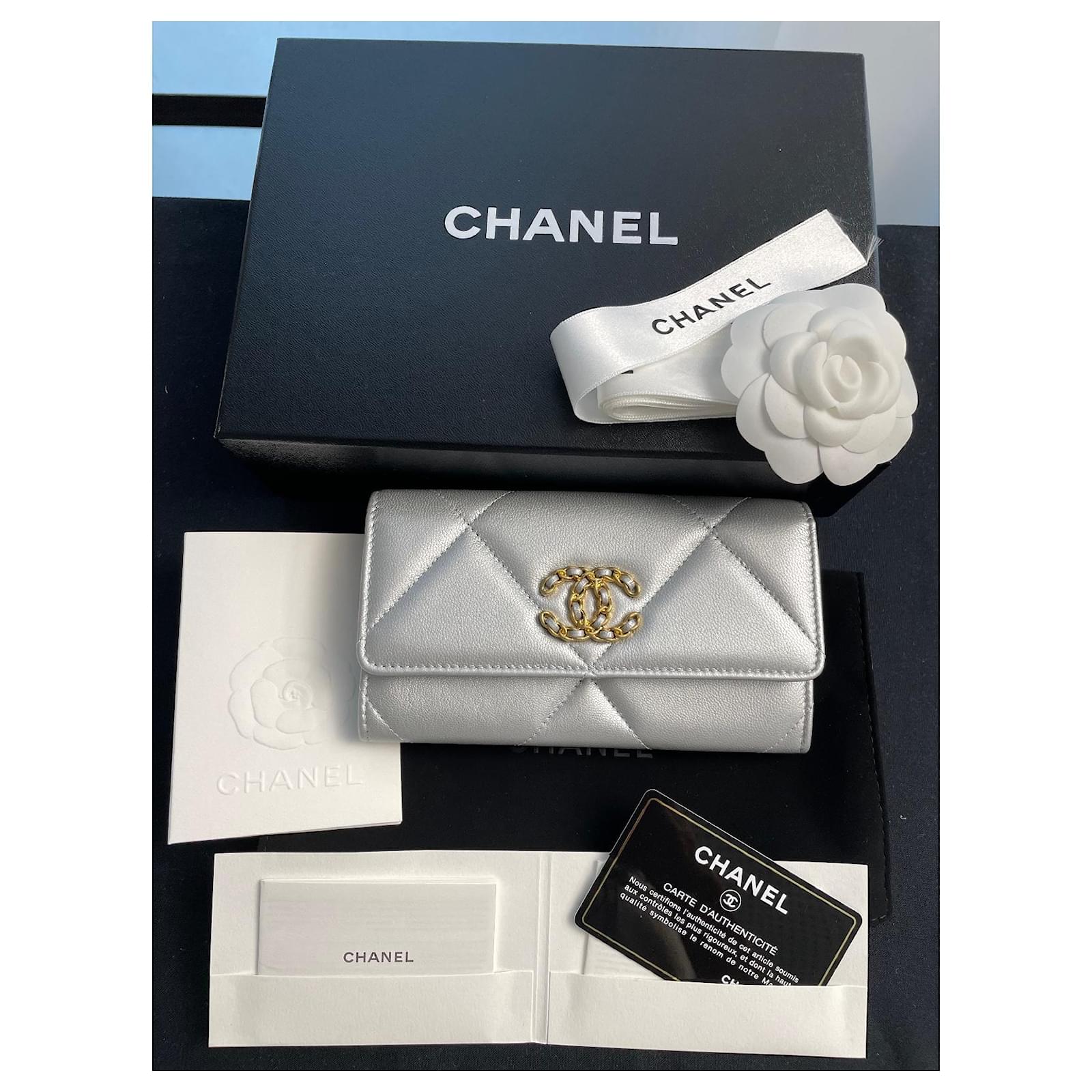 Chanel Wallets Silvery Leather ref.968732 - Joli Closet