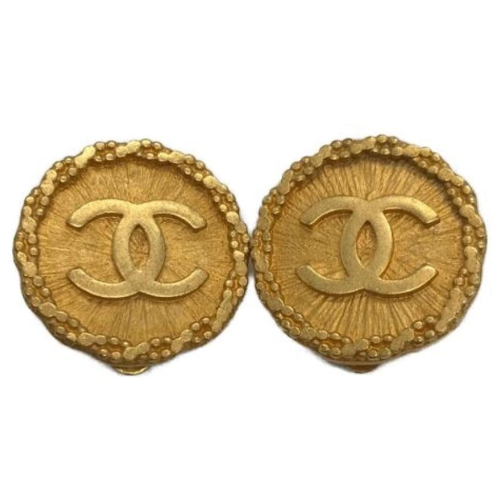 ***Boucles d'oreilles rondes CHANEL Coco Mark Doré ref.972251 - Joli Closet