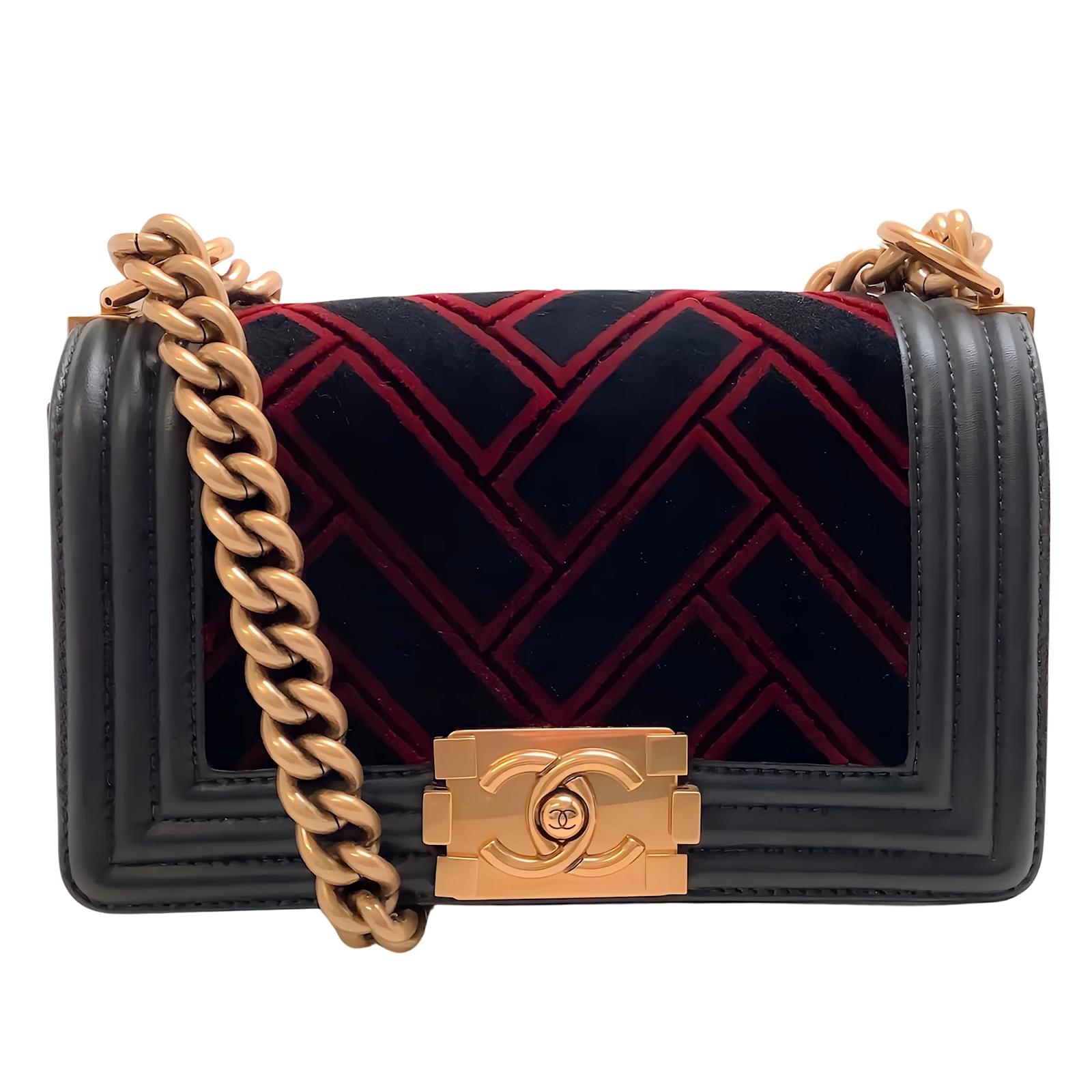 Chanel black / Red Velvet Boy Bag Leather ref.1004426 - Joli Closet