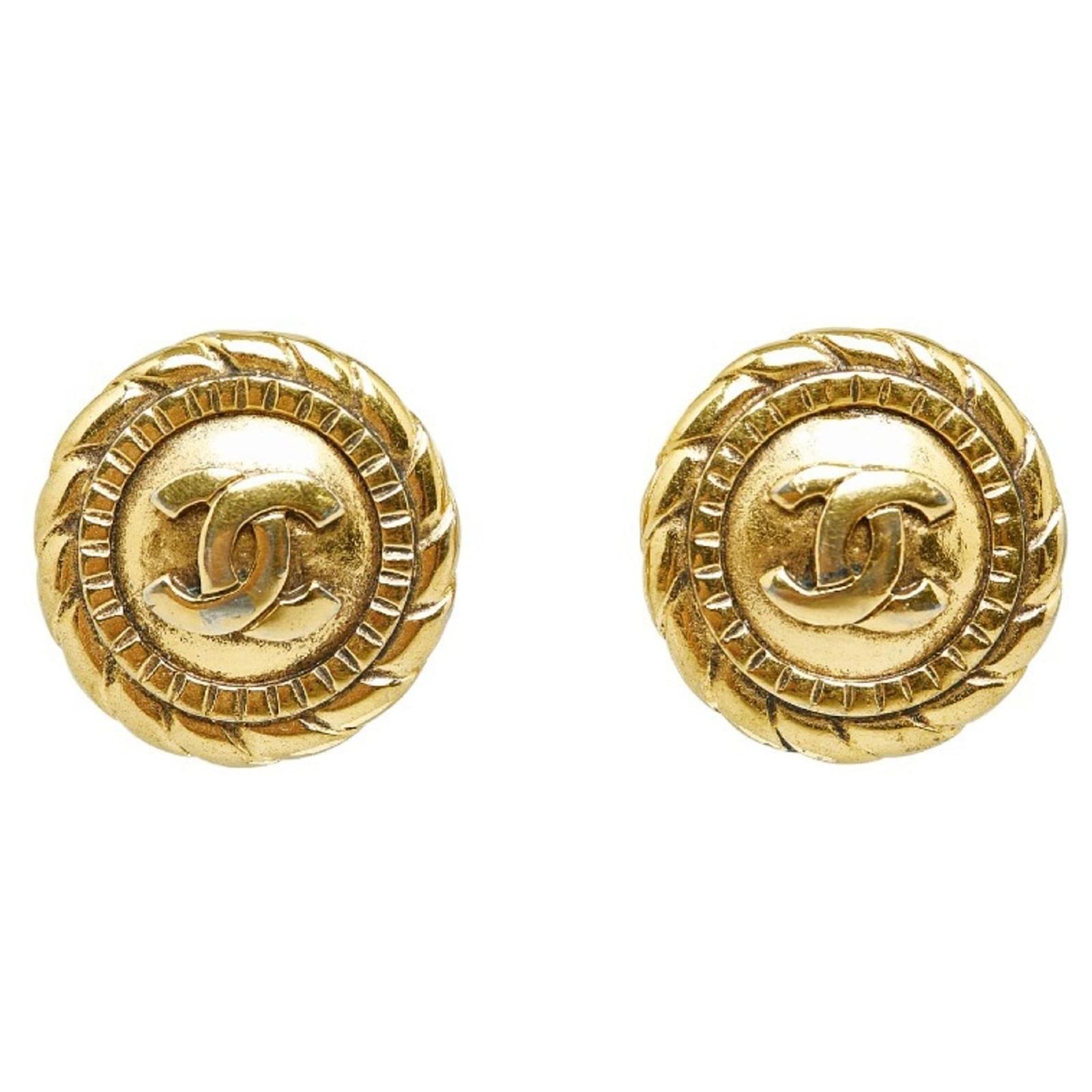 Timeless Chanel Logo CC Golden Metal ref.1007247 - Joli Closet