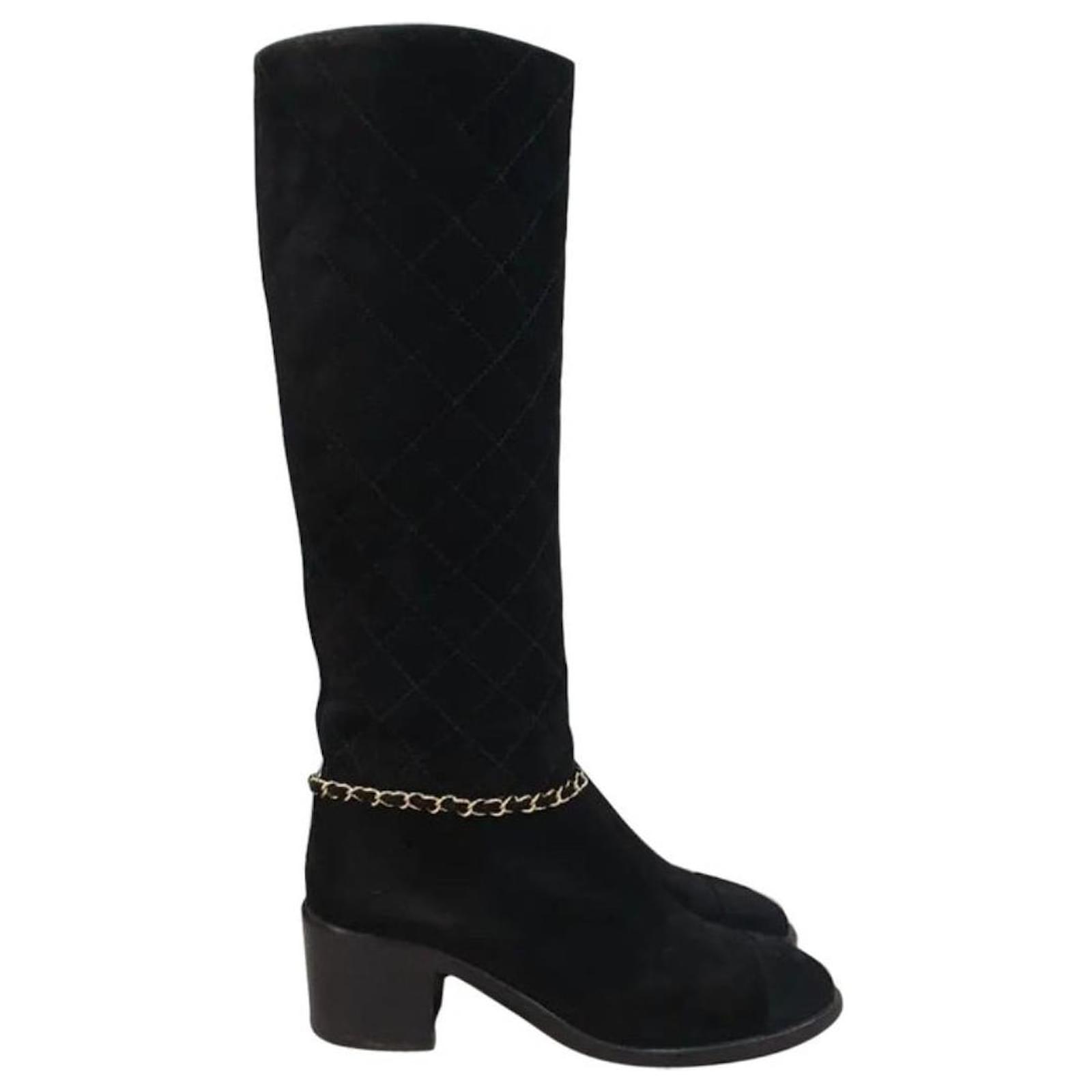 Botas Chanel de ante negro con cadena Suecia ref.1008547 - Joli Closet