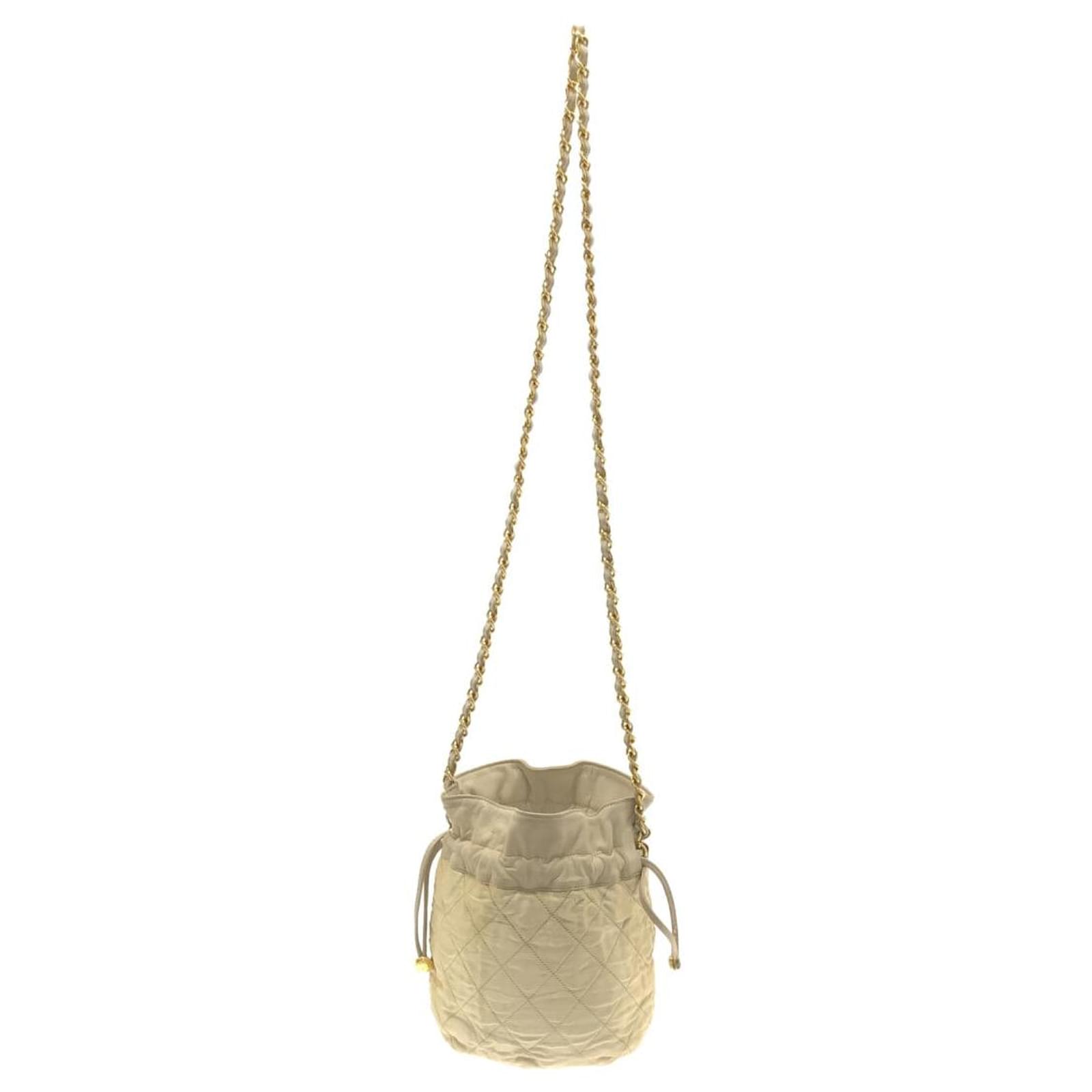 Chanel bucket Beige Leather ref.976860 - Joli Closet