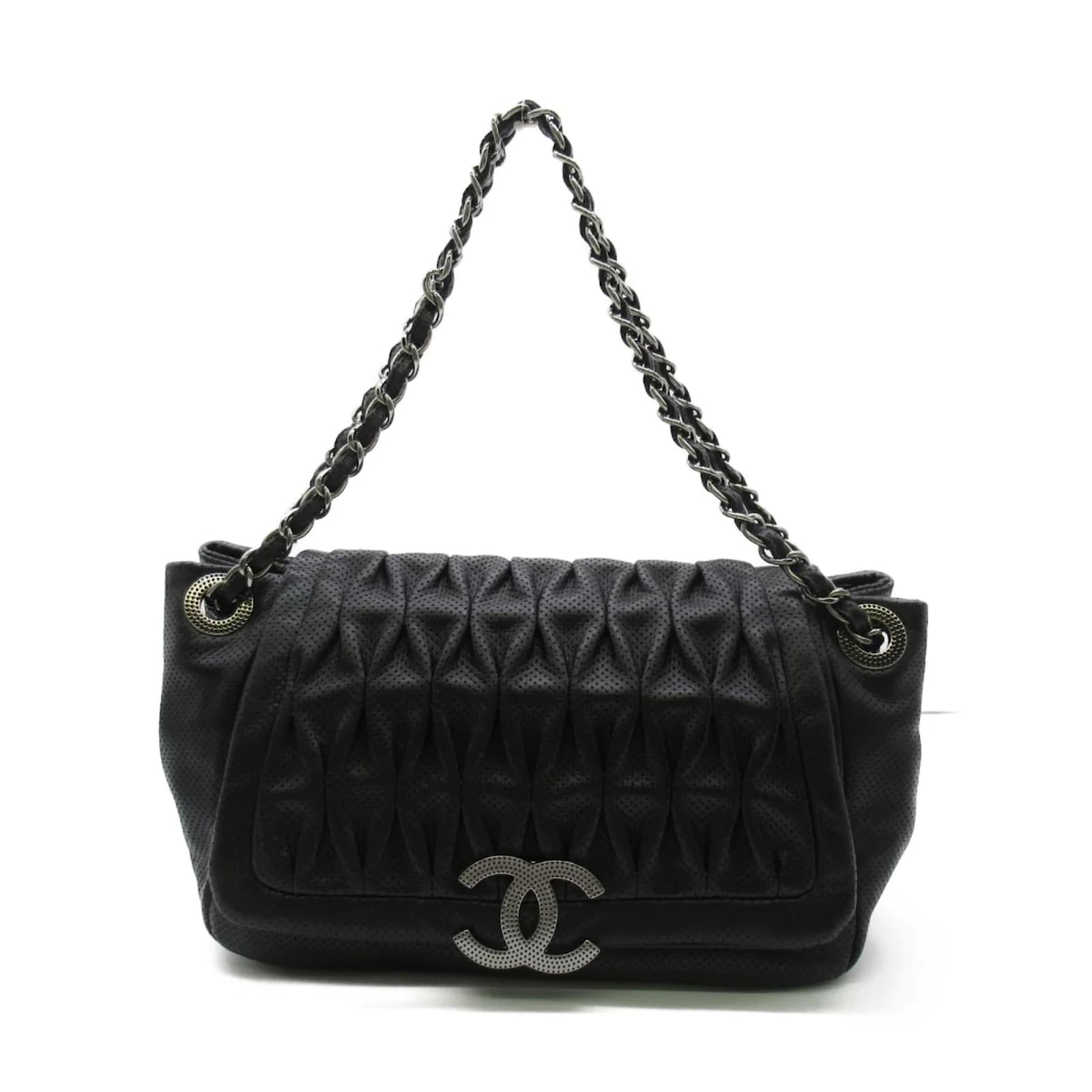 Chanel Perforé dans le sac à rabat d'air 12681525 Cuir Veau façon ...