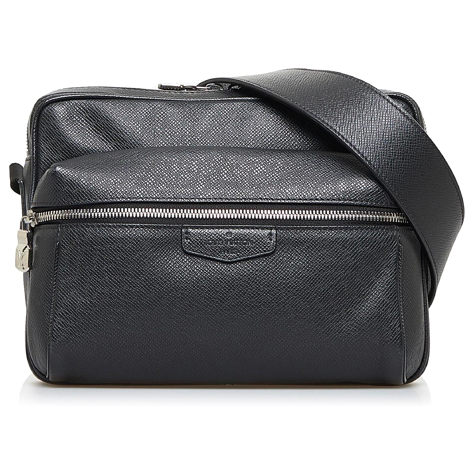 Louis Vuitton Black Taiga Outdoor Messenger Leather ref.JC978273 (Sold ...