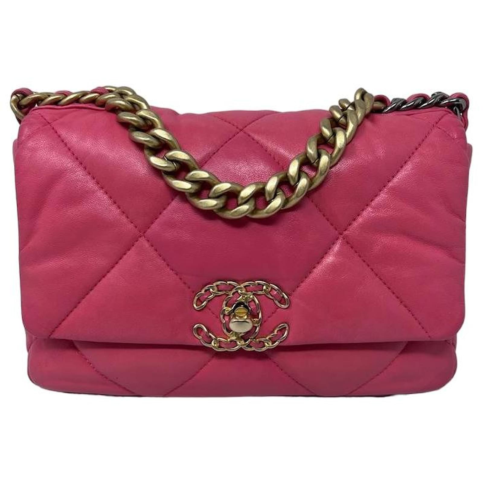 Chanel 19 Chanel Handbags Fuschia Leather ref.980806 - Joli Closet