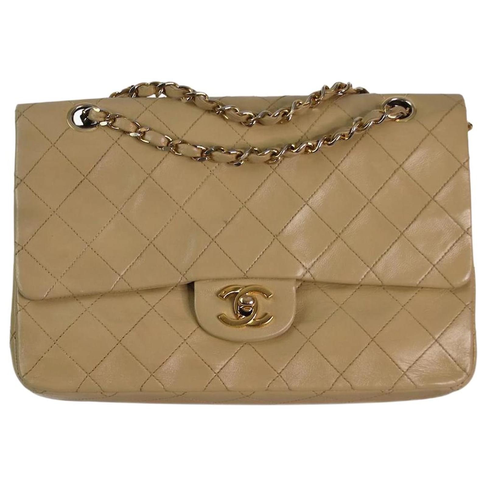 Chanel Cuir d'agneau medium neutre vintage 1986-1988 Rabat doublé en ...