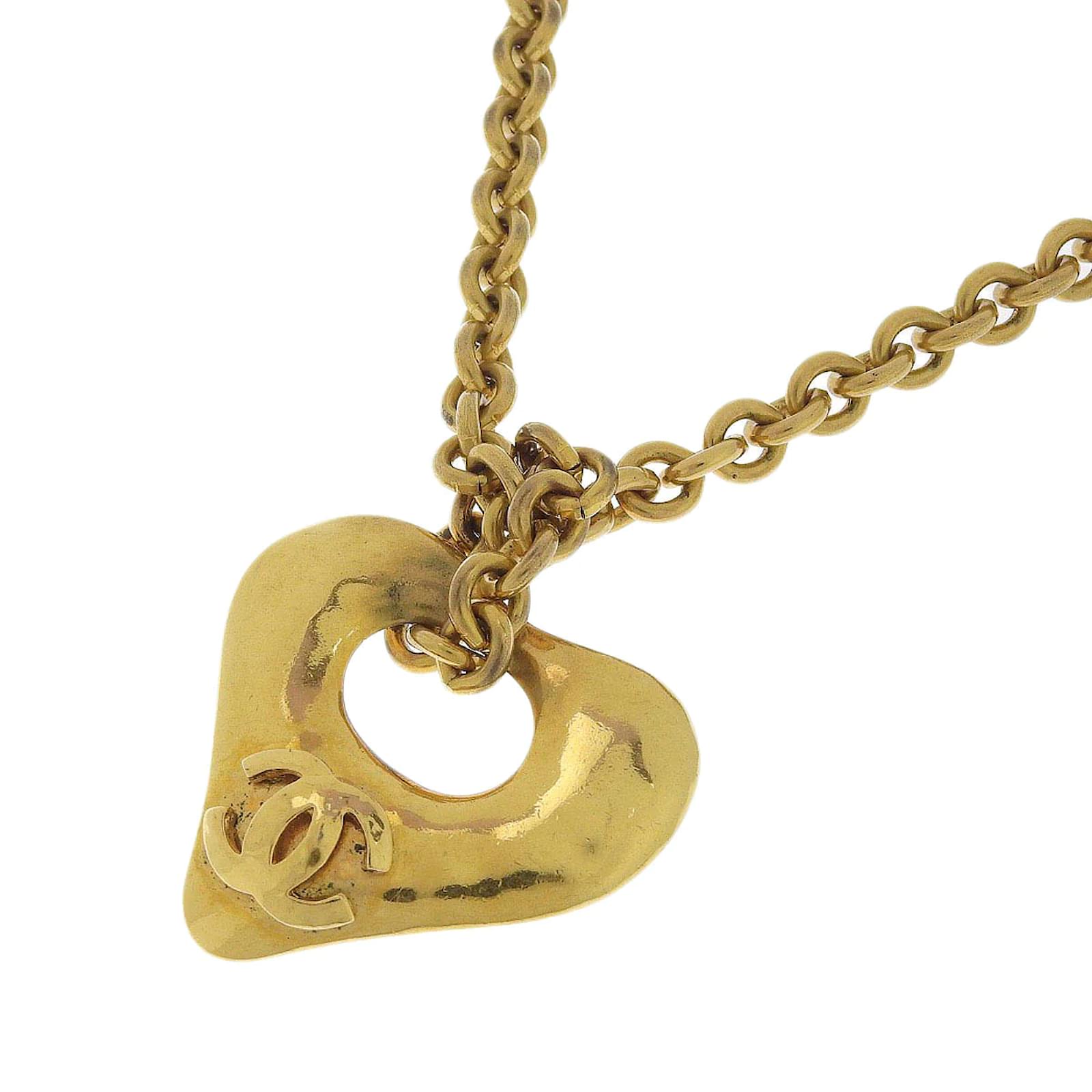 Chanel CC Heart Pendant Necklace Golden Metal ref.1016482 - Joli Closet