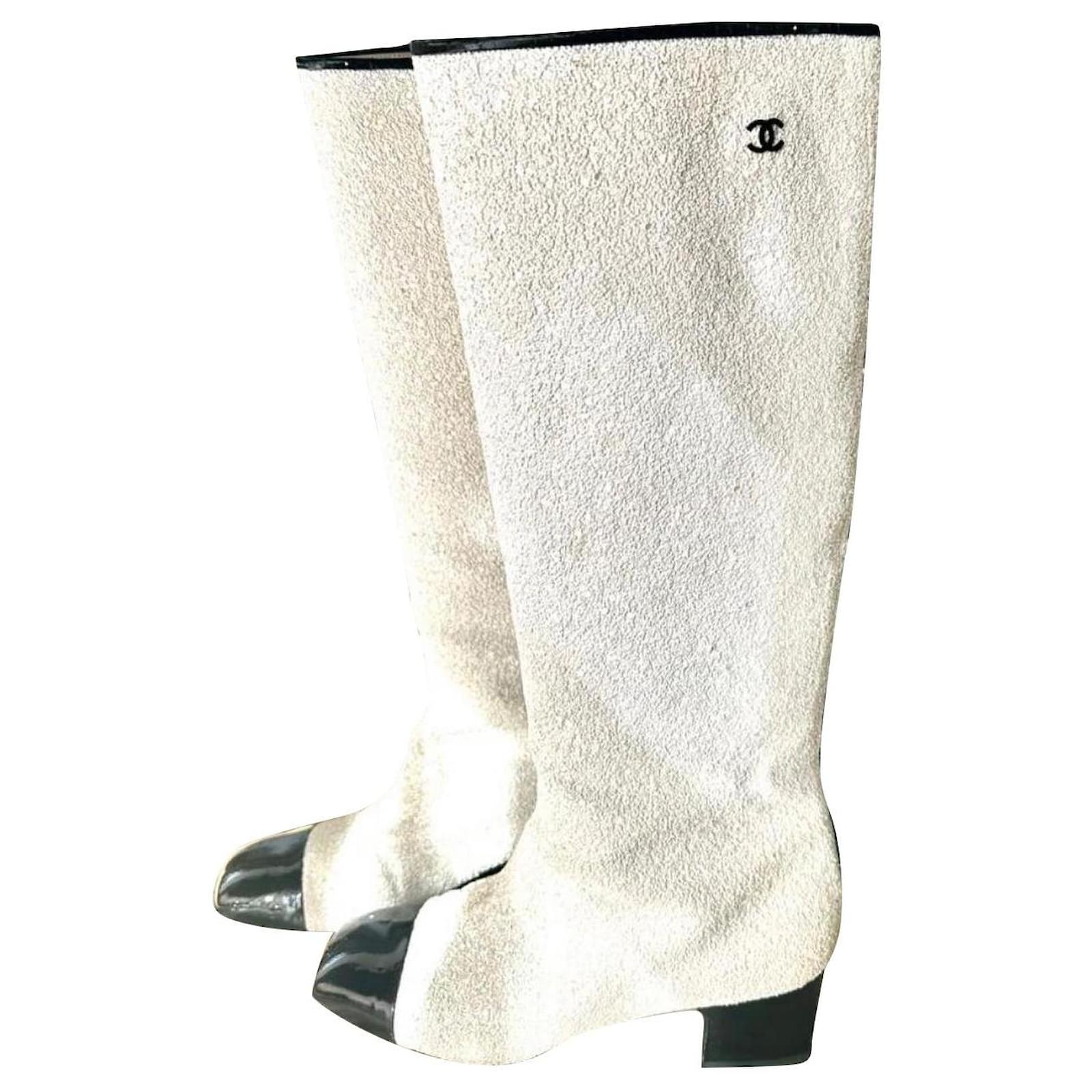 Chanel bottes Cuir Noir Blanc ref.1019245 - Joli Closet