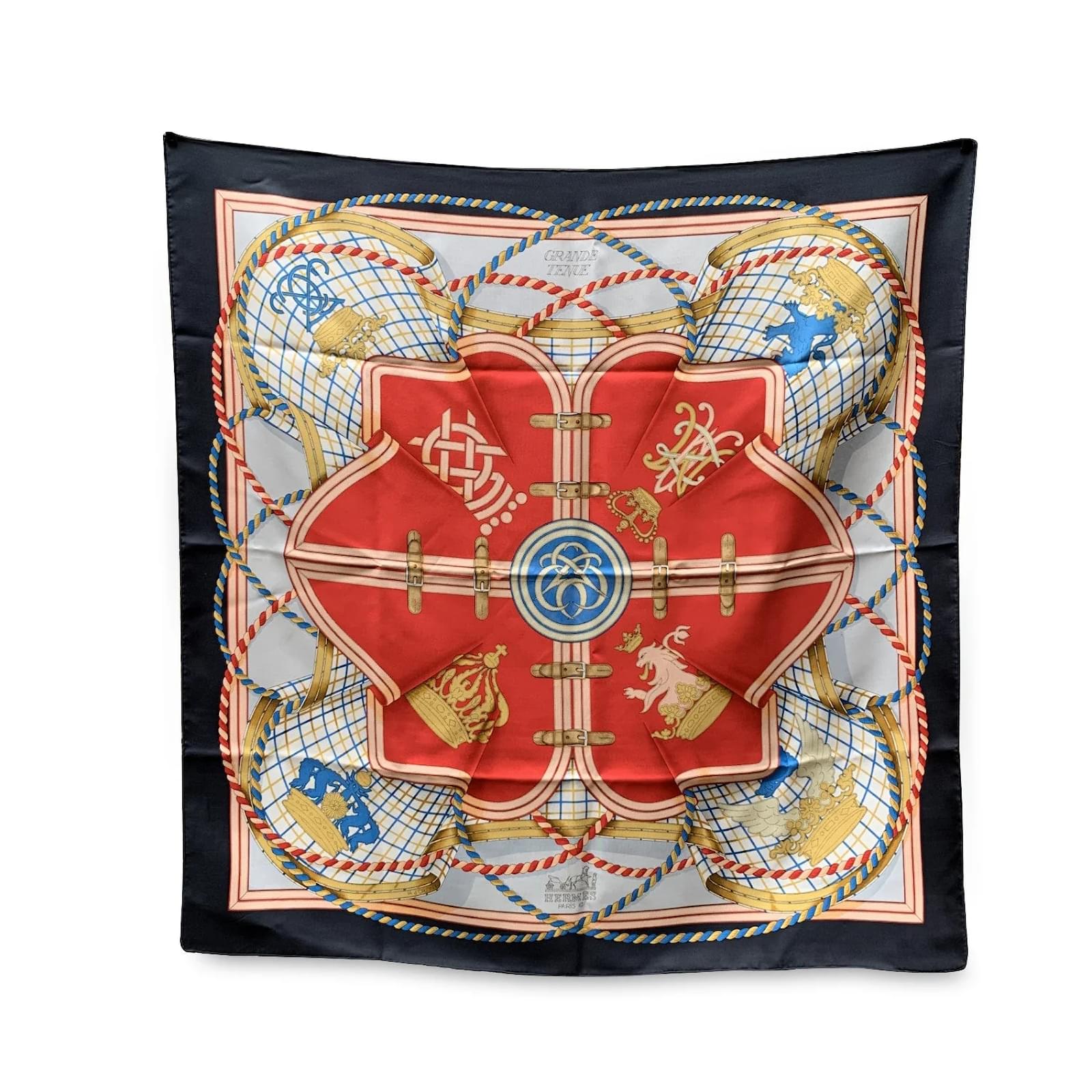 Hermès Hermes Scarf Multiple colors Silk ref.1020439 - Joli Closet