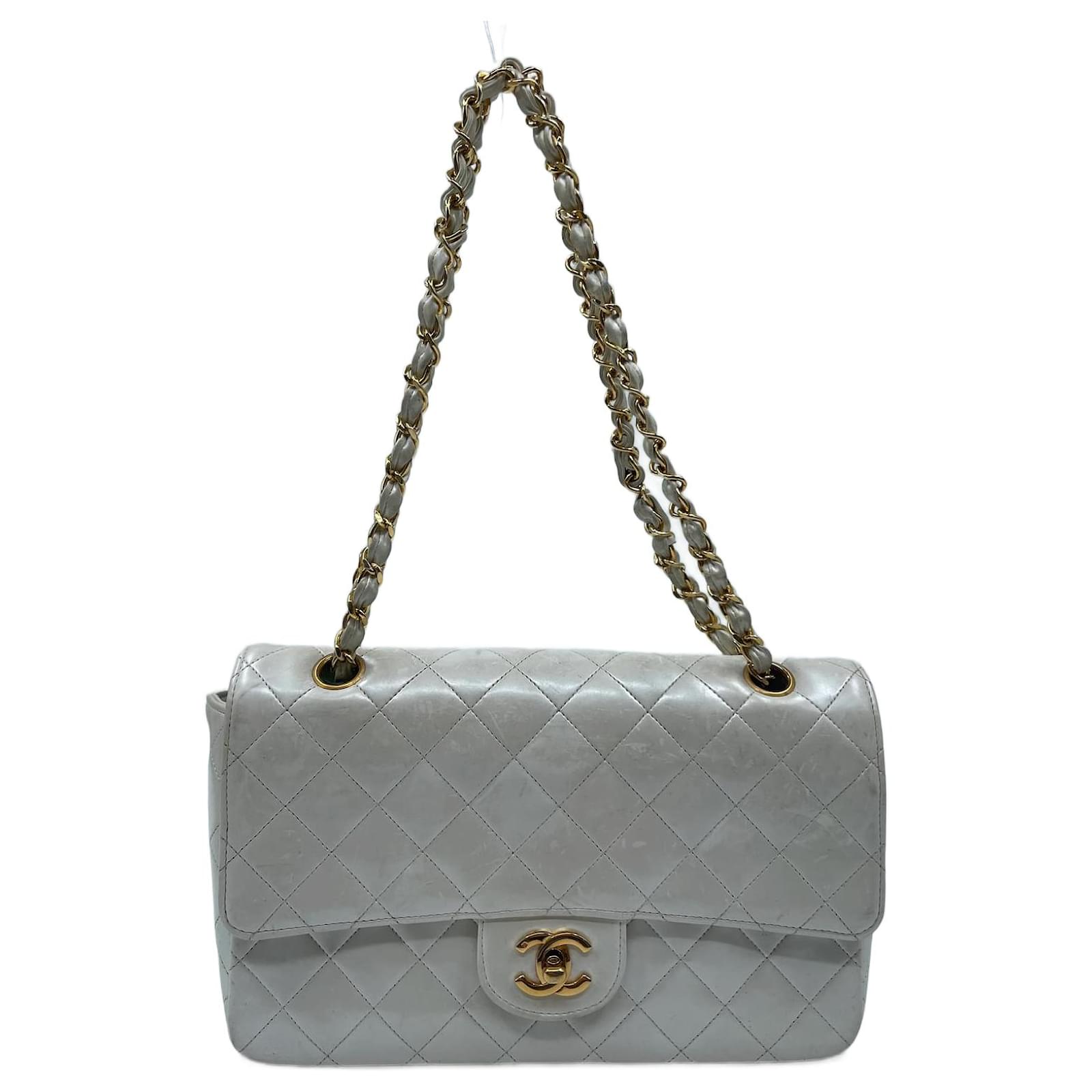 White Leather Chanel Medium Flap Bag Black ref.1025033 - Joli Closet