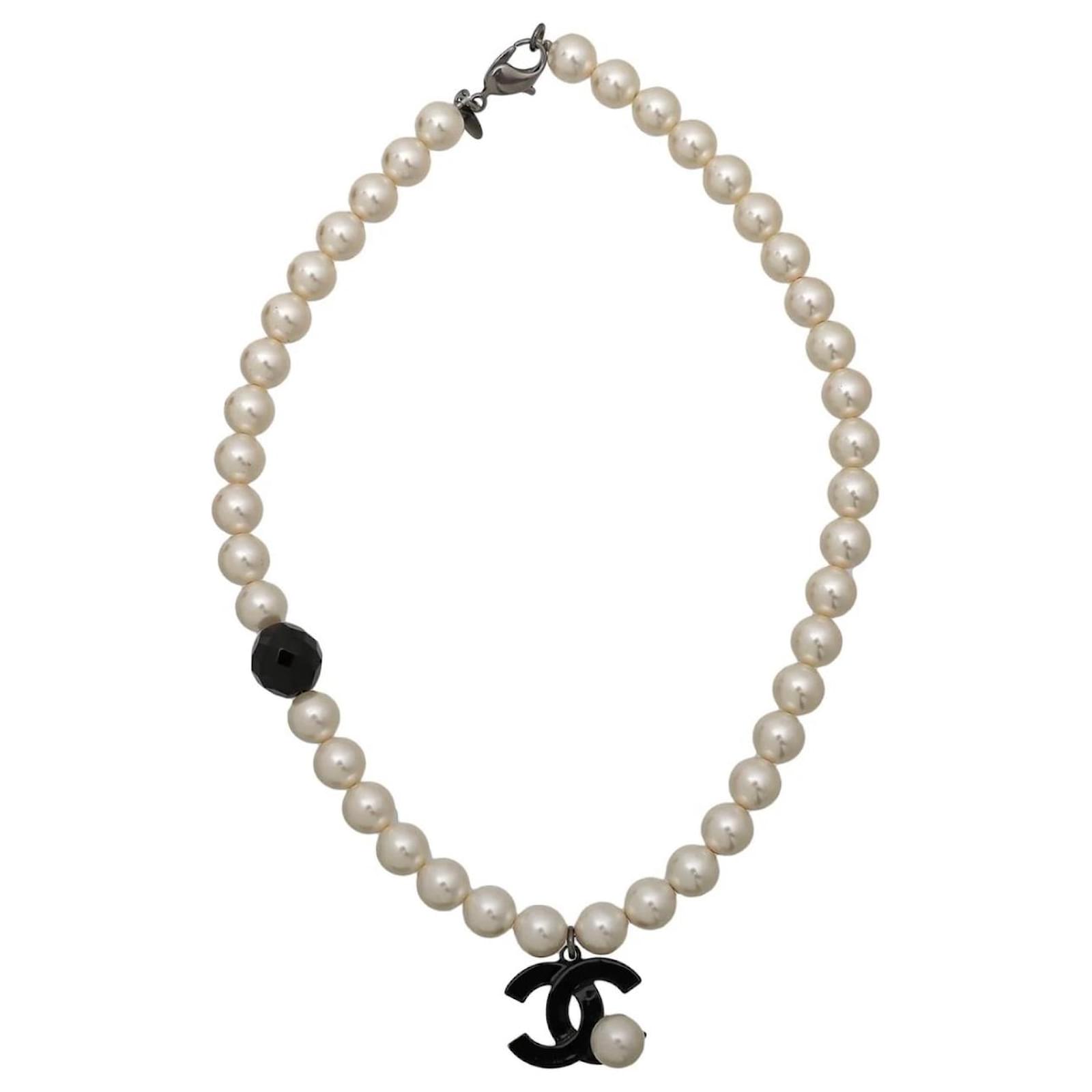 Chanel Necklaces White Pearl ref.1032252 - Joli Closet