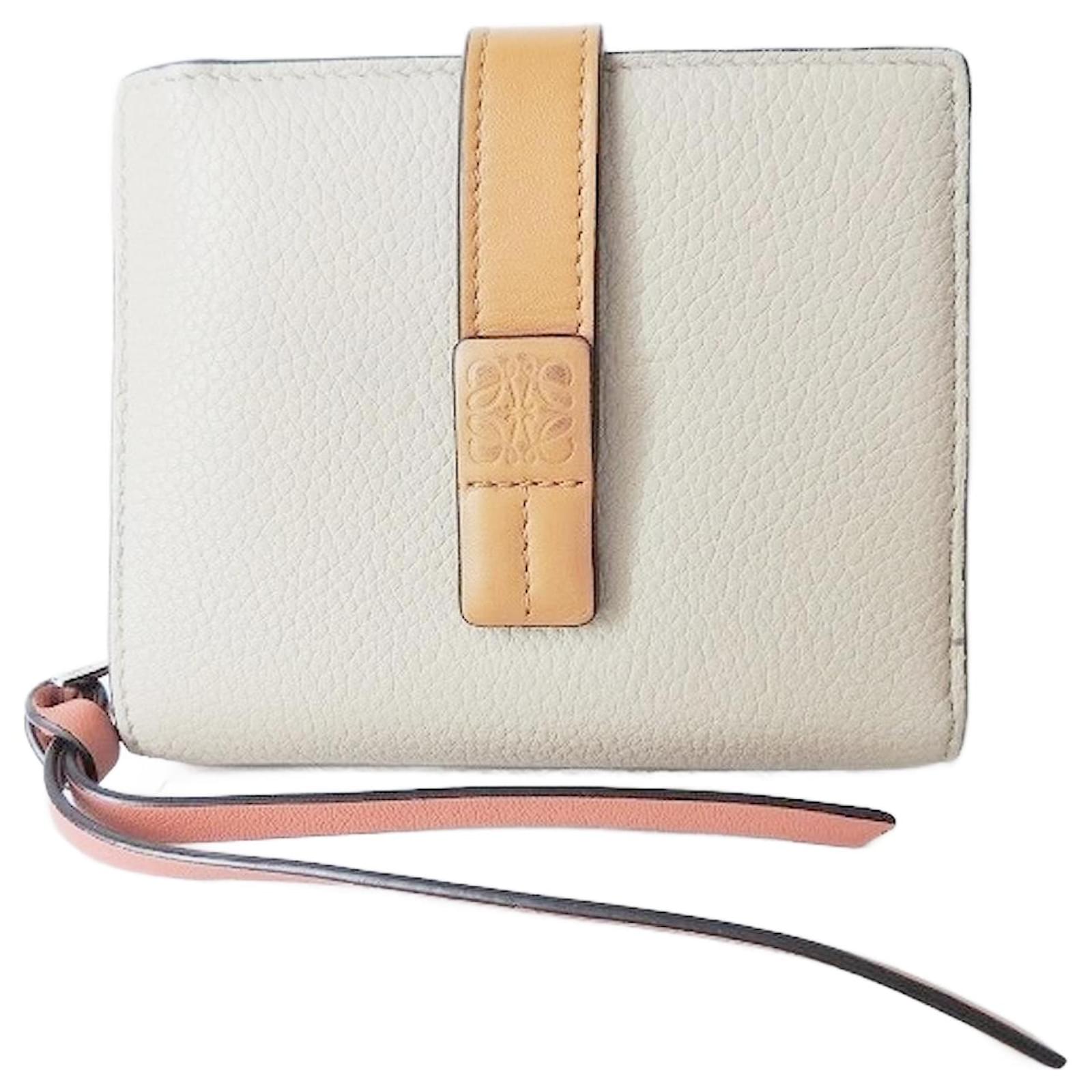 Loewe Compact zip wallet Beige Leather ref.1037130 - Joli Closet