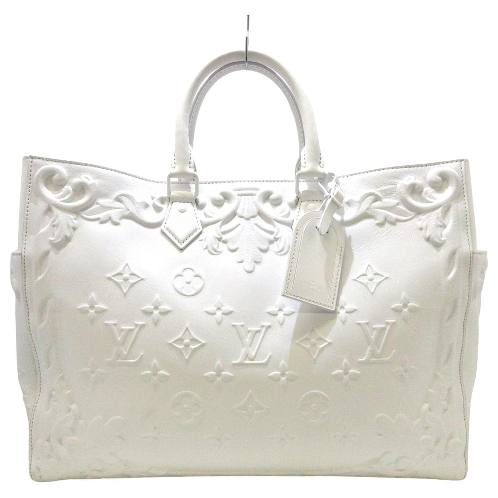 Louis Vuitton White Leather ref.1038039 - Joli Closet