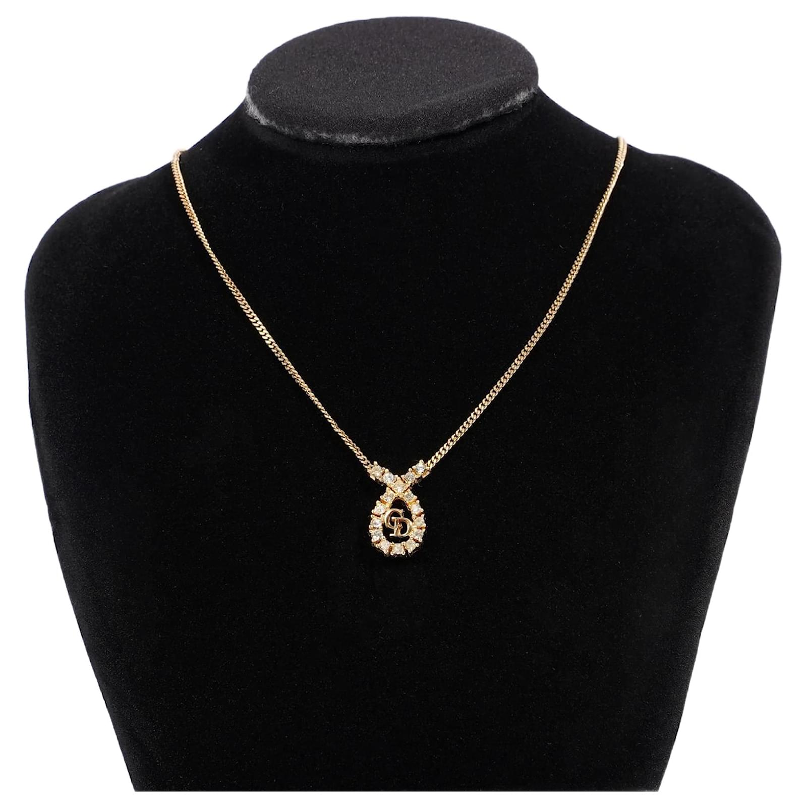 Christian Dior Collier Motif CD Strass Doré Or jaune ref.1040482 - Joli ...