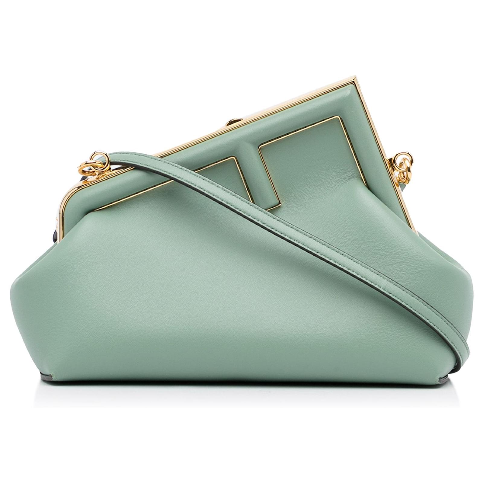 Fendi petit premier sac vert Cuir Vert clair ref.1041334 - Joli Closet