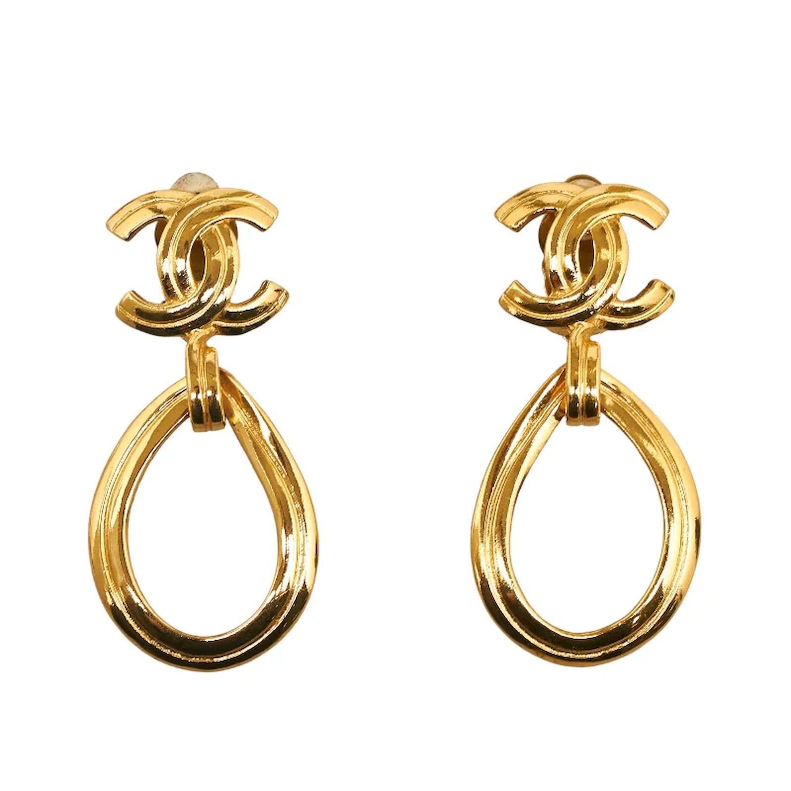 Chanel CC Drop Earrings Golden Metal ref.1044315 - Joli Closet