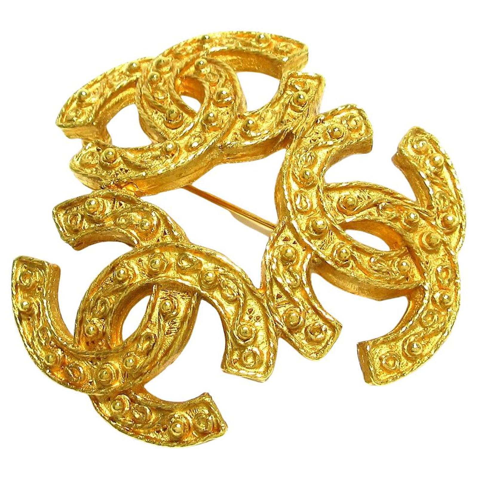 Timeless Chanel Triple coco Golden Metal ref.1046153 - Joli Closet