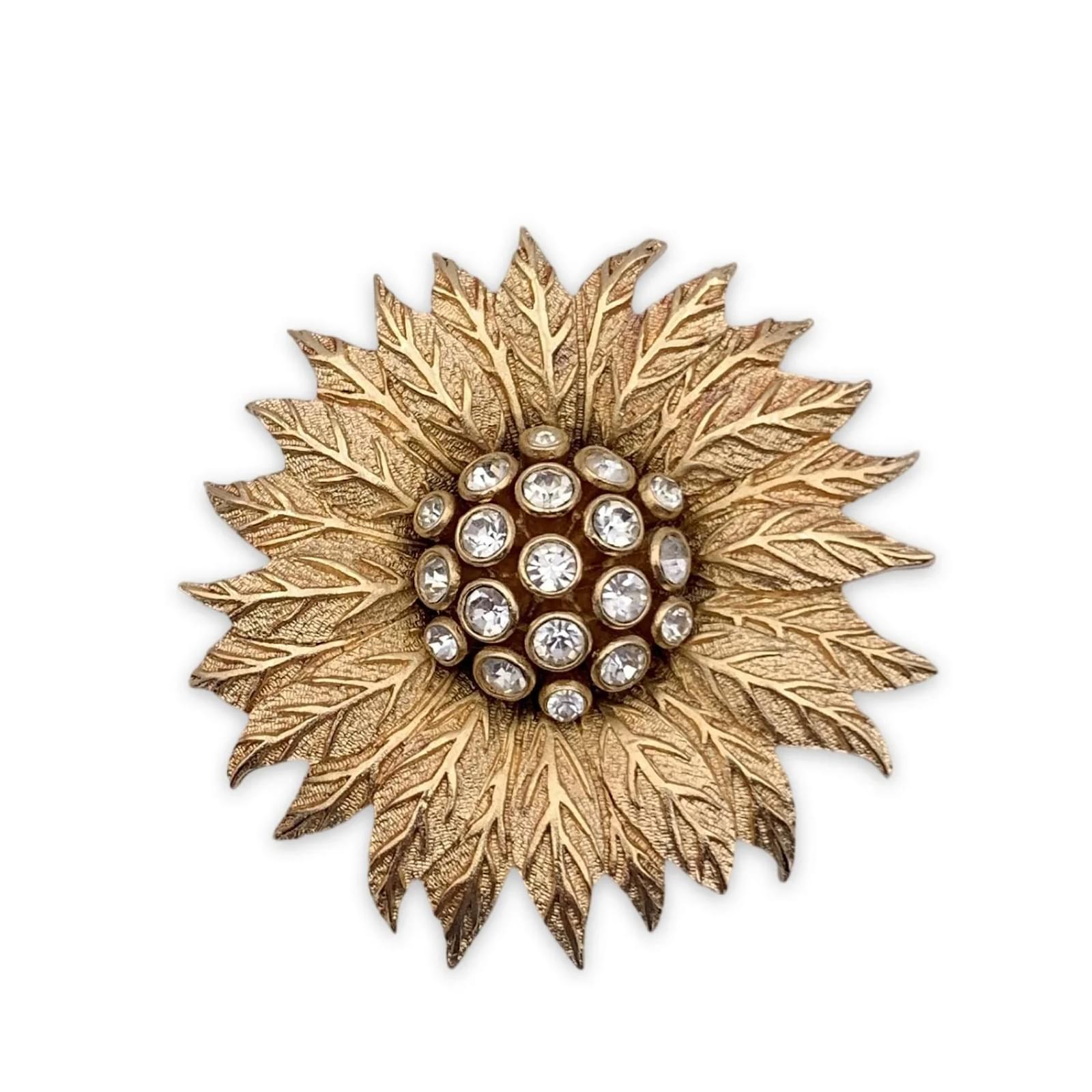 Christian DIOR brooch Golden Cloth ref.1048534 - Joli Closet