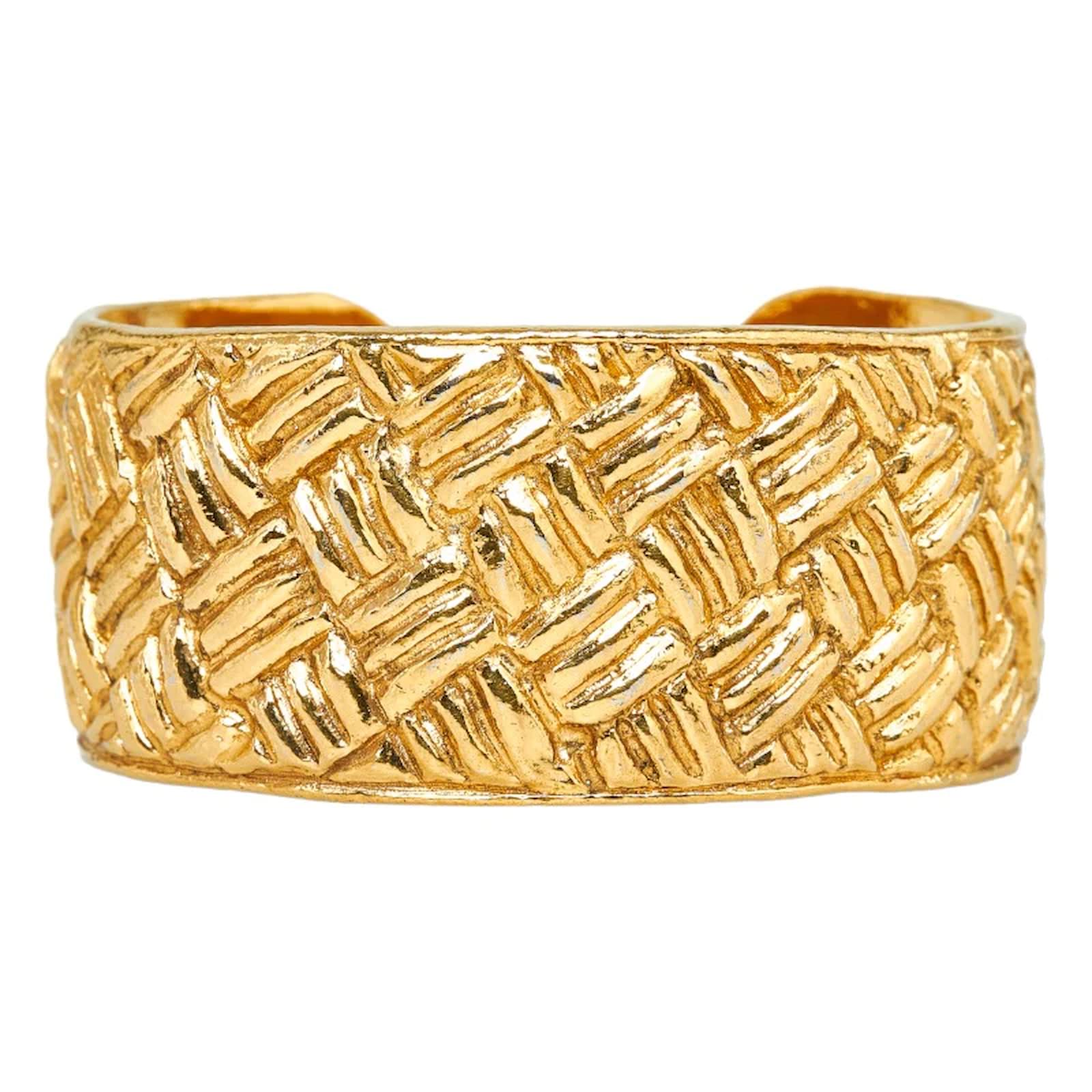 Chanel Weave Pattern Open Cuff Bangle Golden Metal ref.1049248 - Joli ...