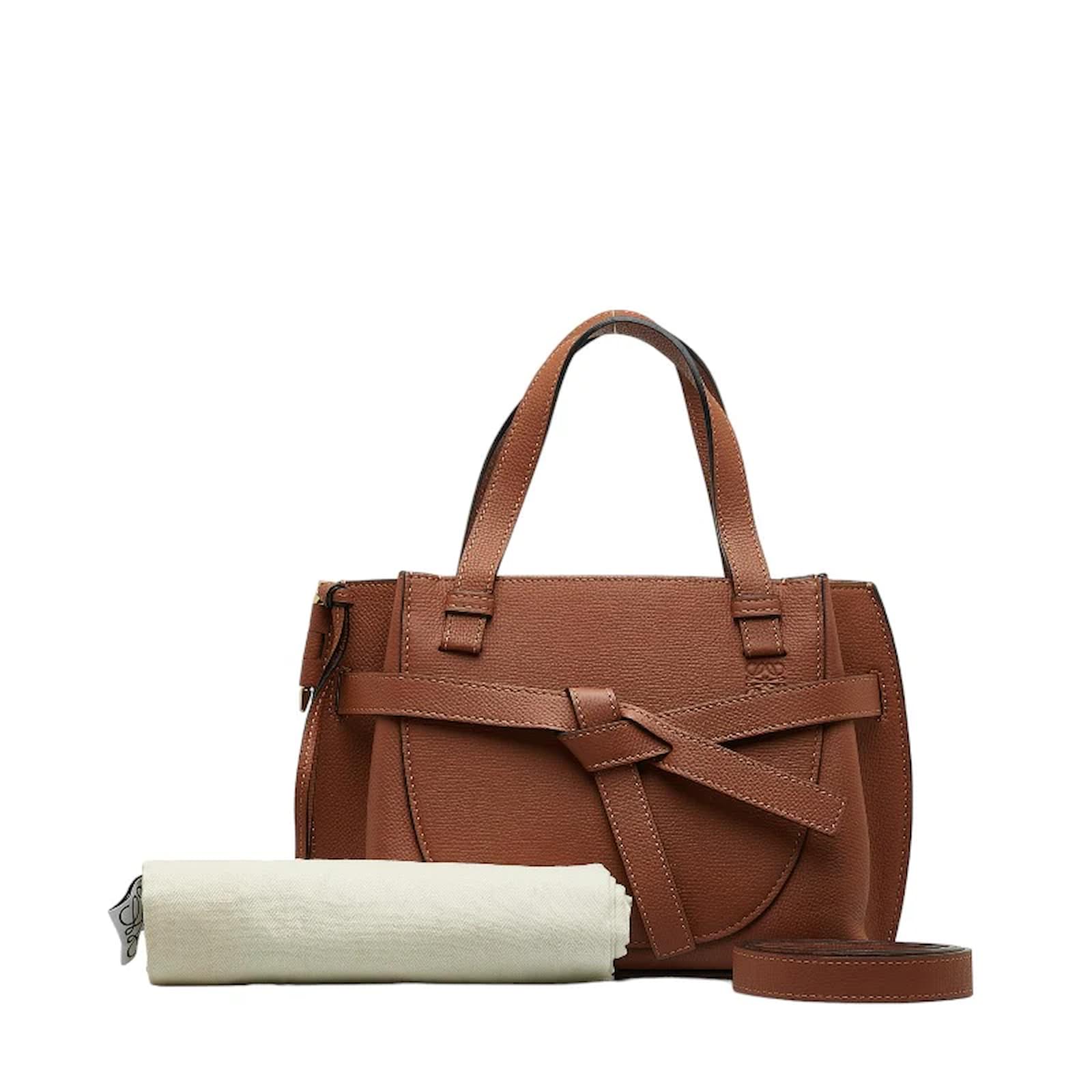 Loewe Sac à main Gate en cuir Veau façon poulain Marron ref.1052600 ...