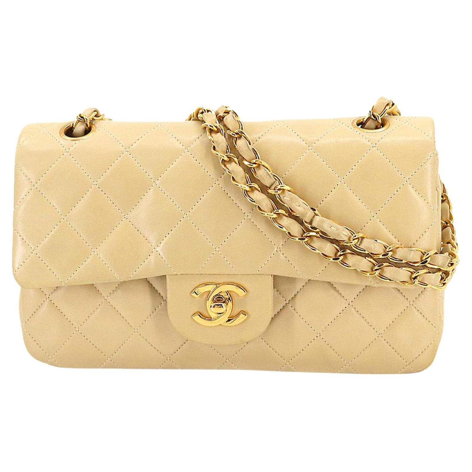 Timeless Chanel Classic Flap Beige Leather ref.1056304 - Joli Closet