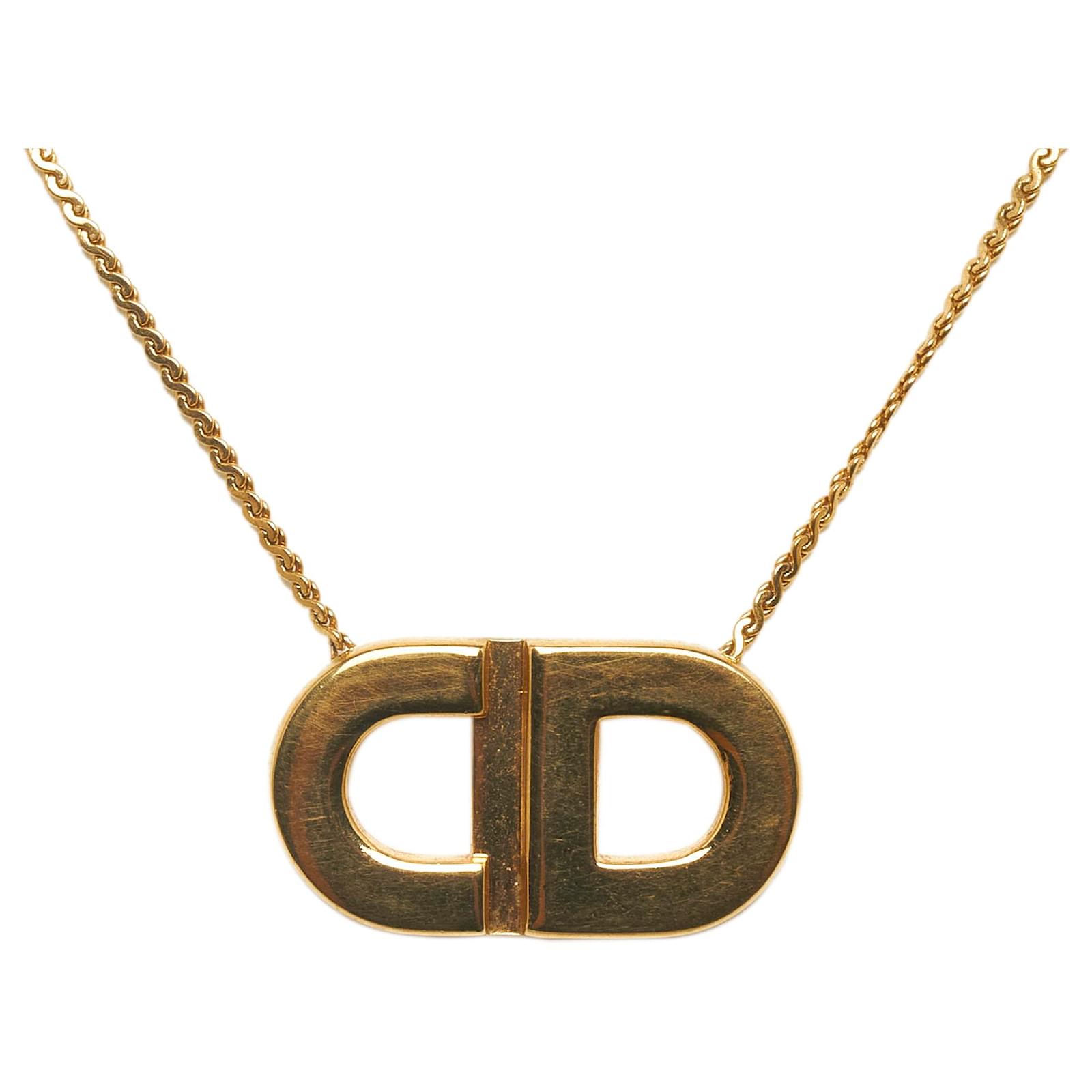 Collier pendentif logo CD doré Dior Métal Plaqué or ref.1057305 - Joli ...