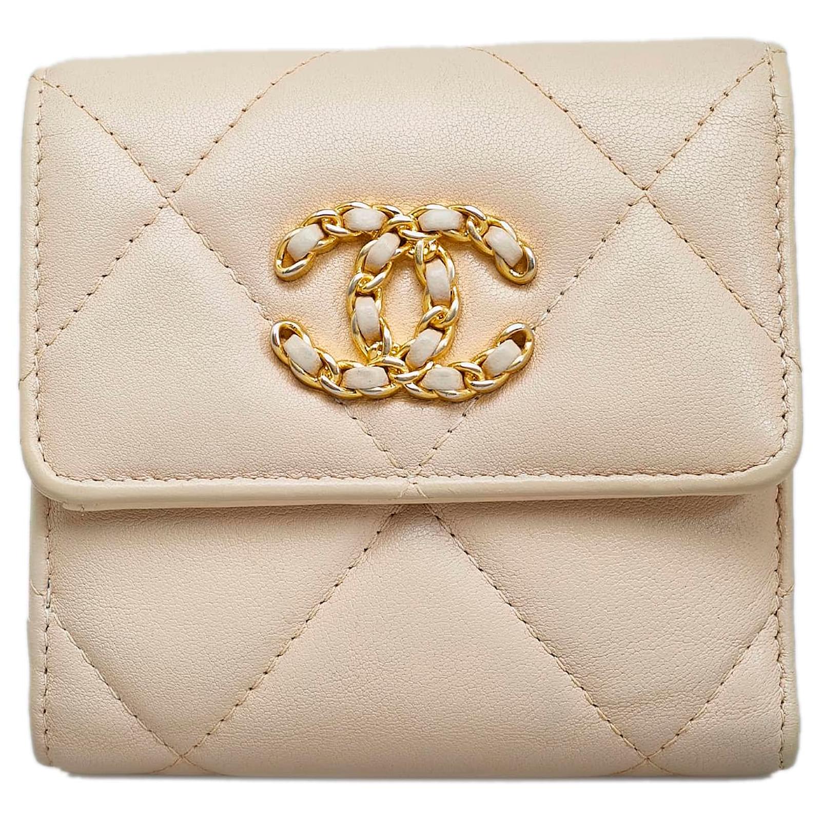 Chanel Brown 19 Trifold Flap Compact Wallet Beige Leather ref.1057365 ...