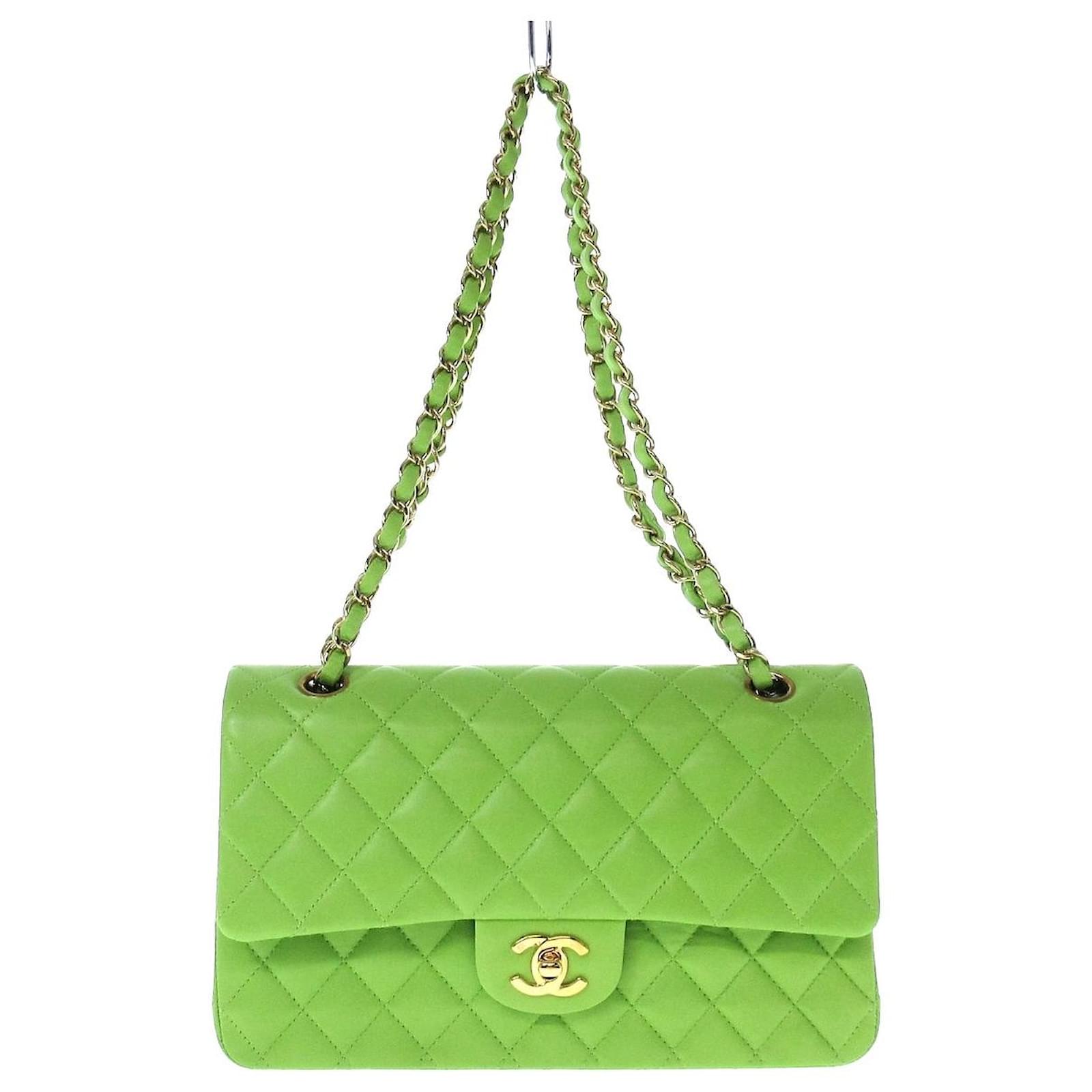 Chanel lined Flap Green Leather ref.1057709 - Joli Closet