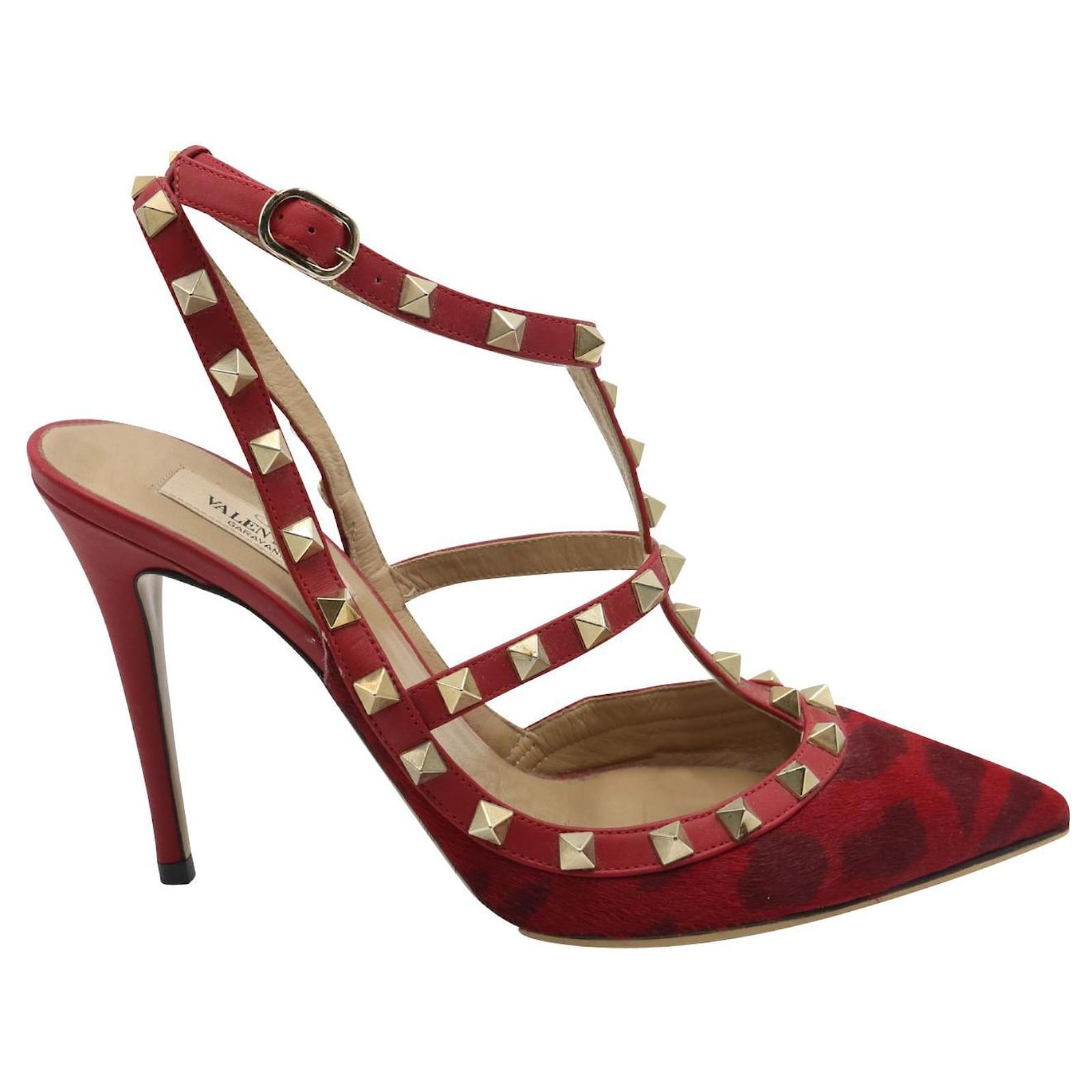 Valentino Talons hauts rouges en poils de poney Rockstud et cuir à ...