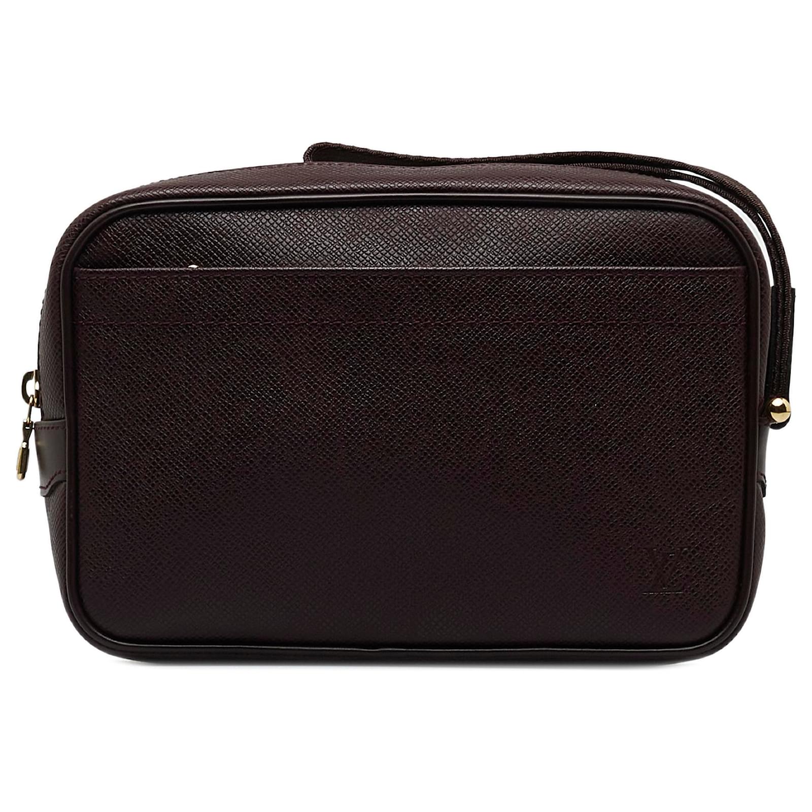 Louis Vuitton Red Taiga Pochette Kaluga Leather ref.1063739 - Joli Closet