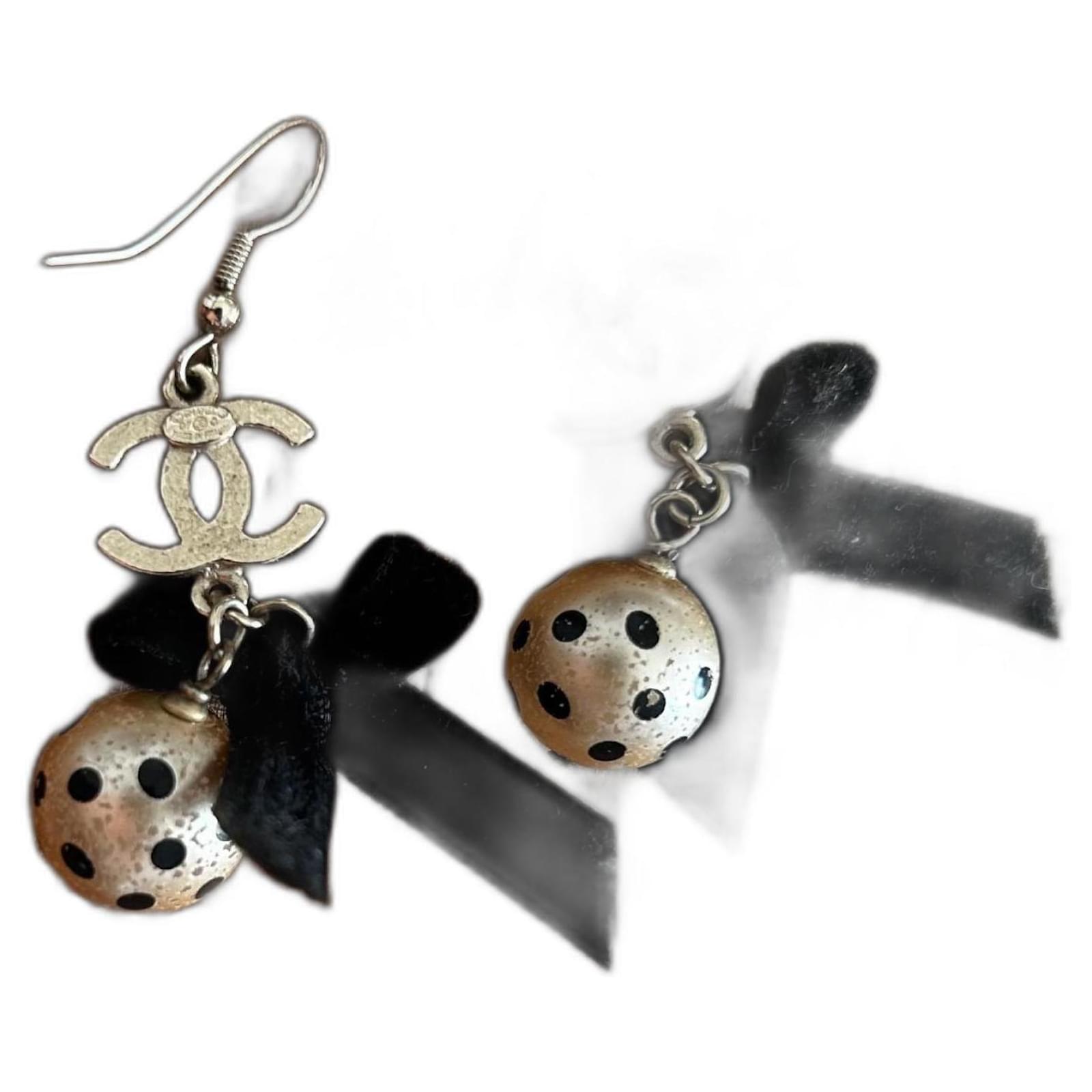 Chanel CC pendant and pearls Golden Metal ref.1078085 - Joli Closet