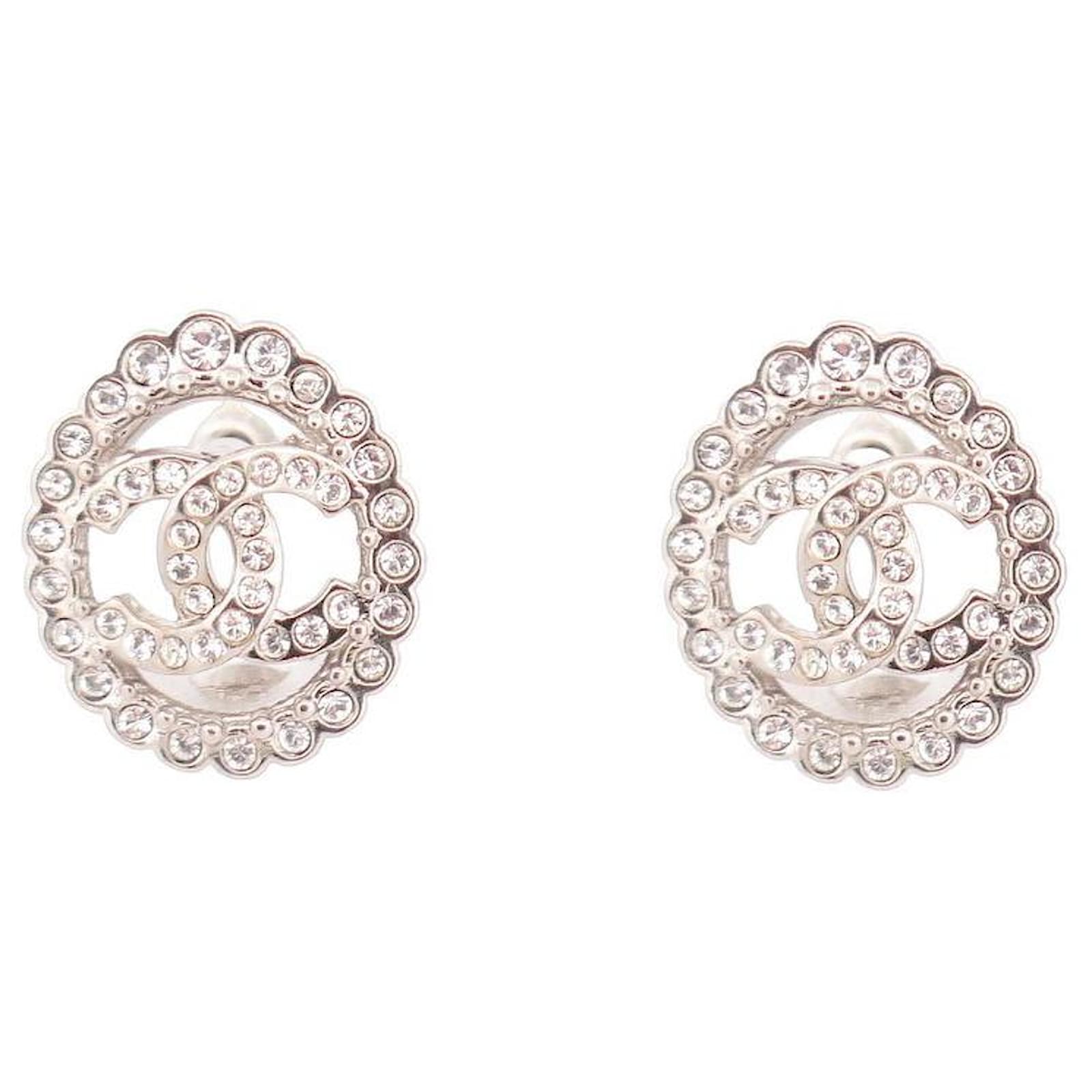 NEW CHANEL CHIP LOGO CC STRASS EARRINGS METAL SILVER EARRING Silvery ...