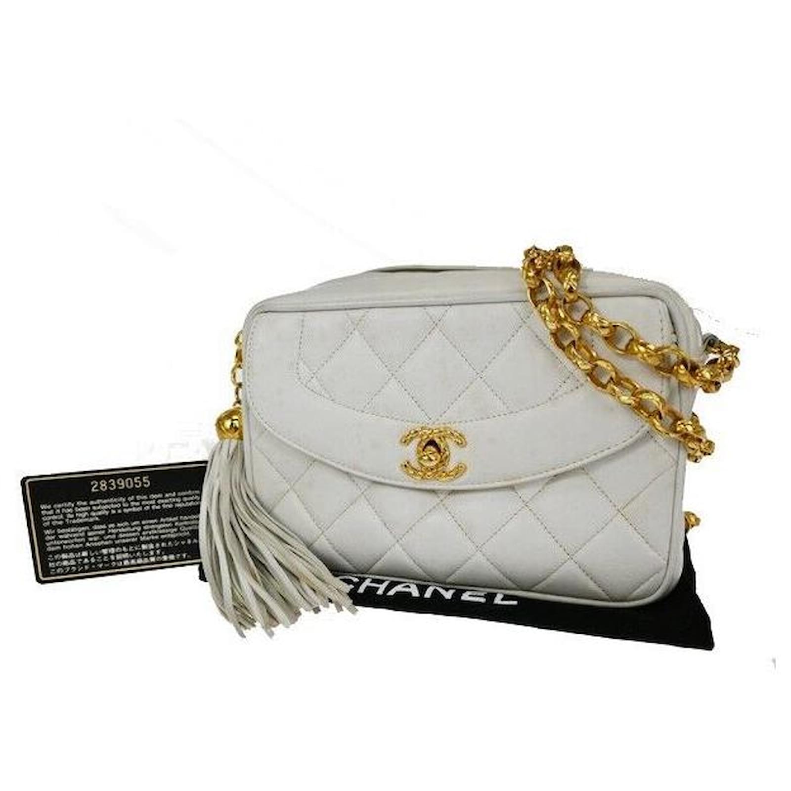 Timeless Chanel Matelassé White Leather ref.1079658 - Joli Closet